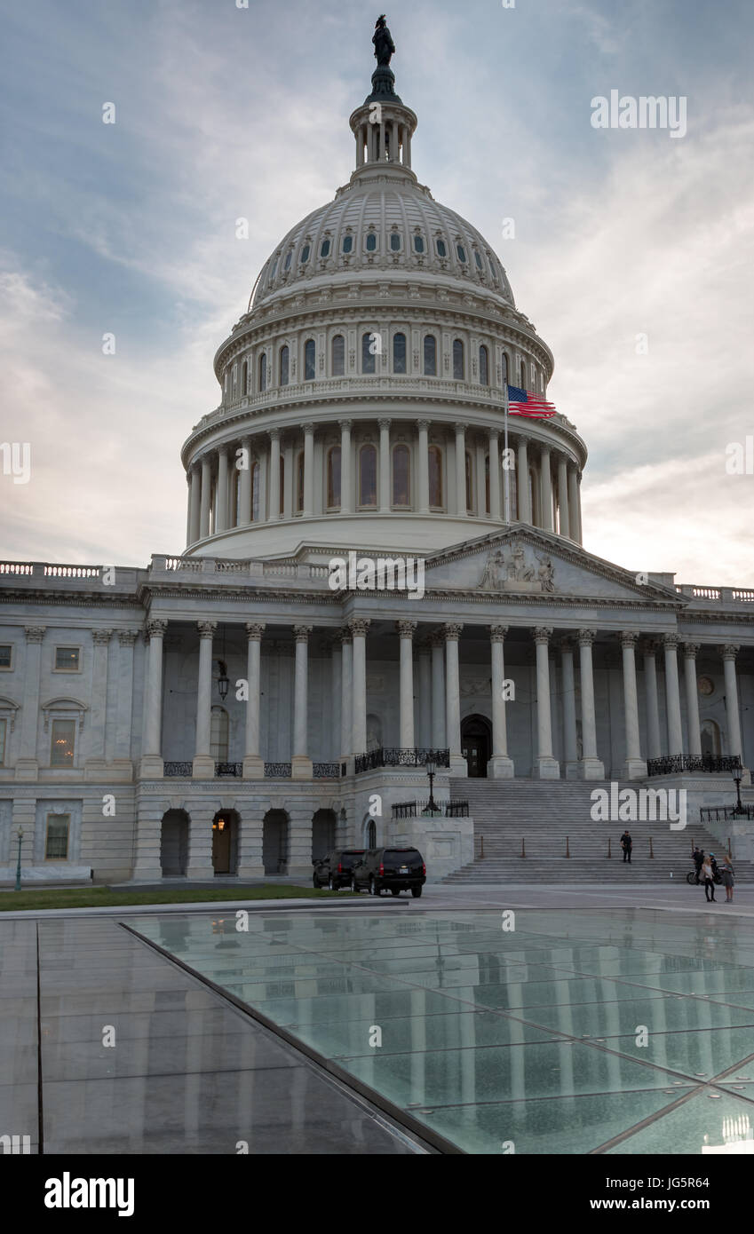 U s capitol senate windows hi-res stock photography and images - Alamy