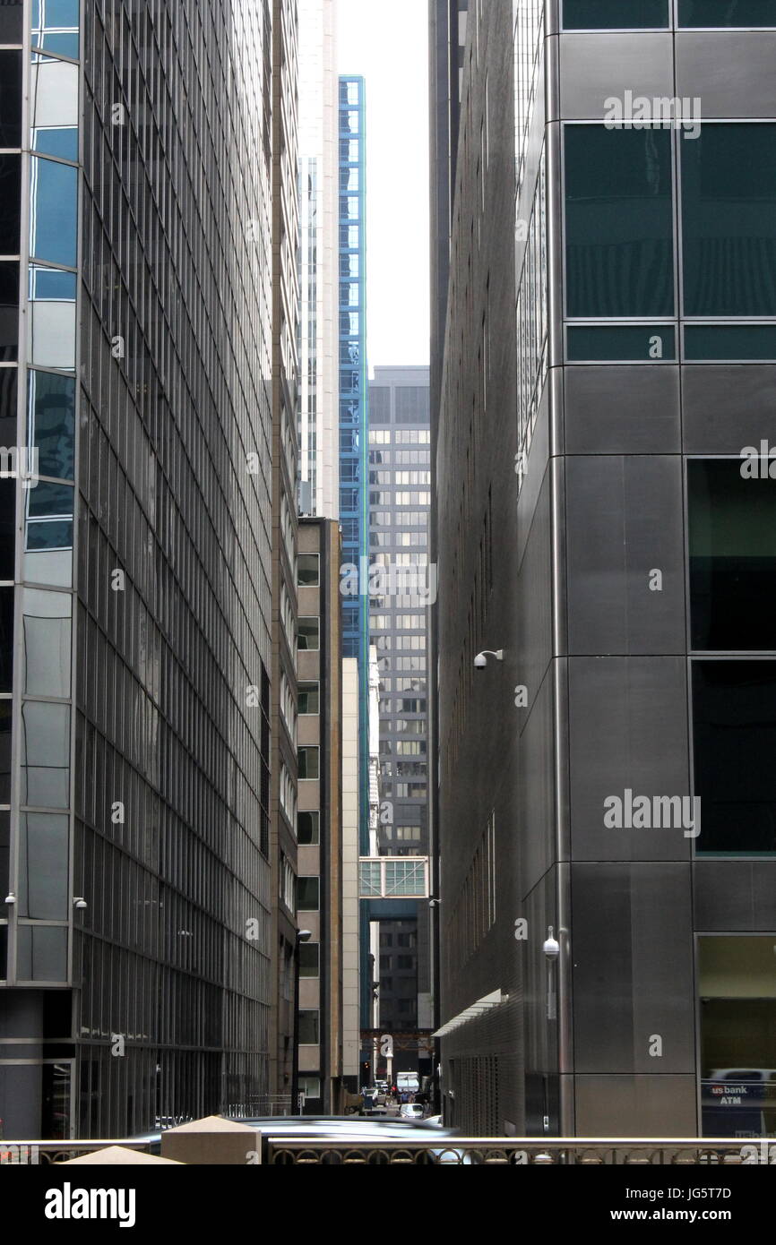 Downtown chicago office towers hi-res stock photography and images - Alamy