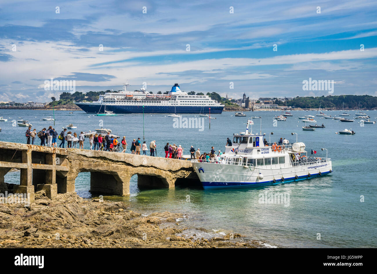 Ship jetty hi-res stock photography and images - Alamy