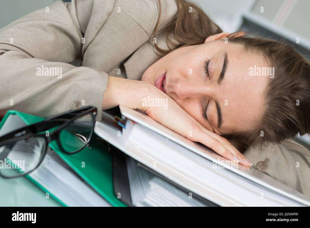 female employee sleeping on her desk at the office Stock Photo - Alamy
