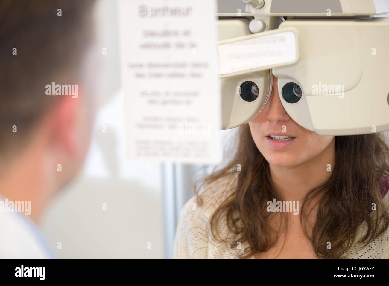 Phoropter diagnostic hi-res stock photography and images - Alamy