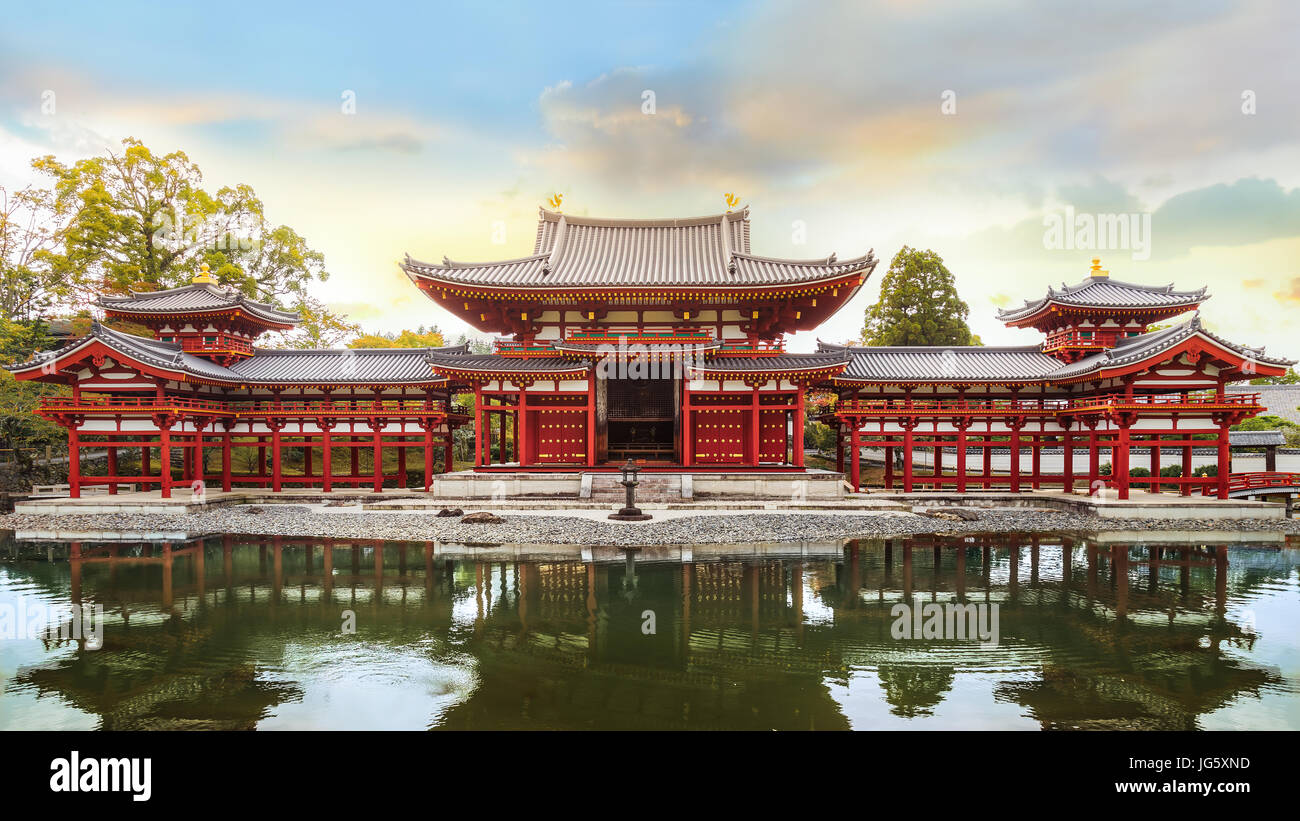 Byodoin buddha hi-res stock photography and images - Alamy