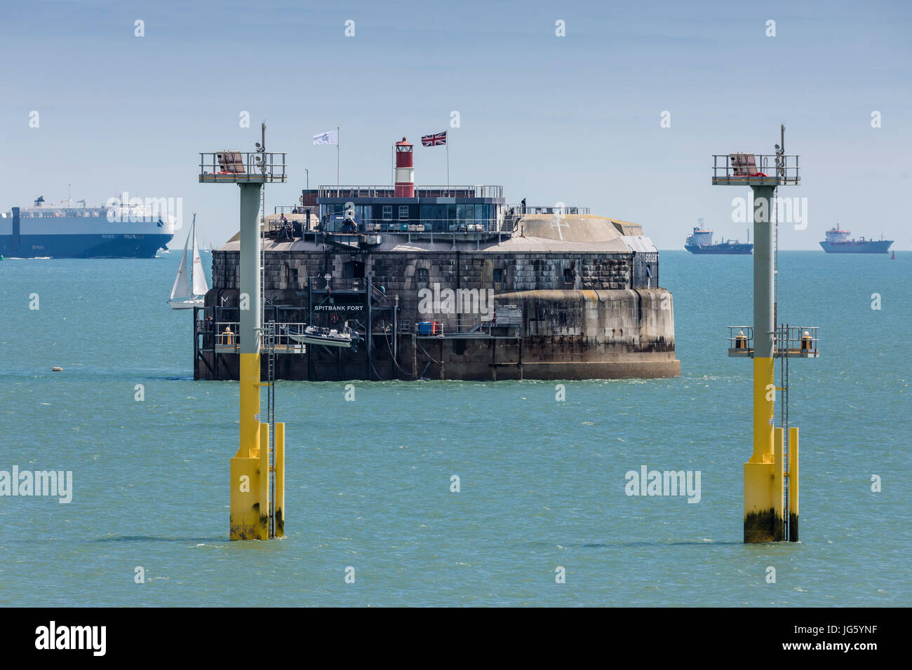 Spitbank fort lighthouse hi-res stock photography and images - Alamy