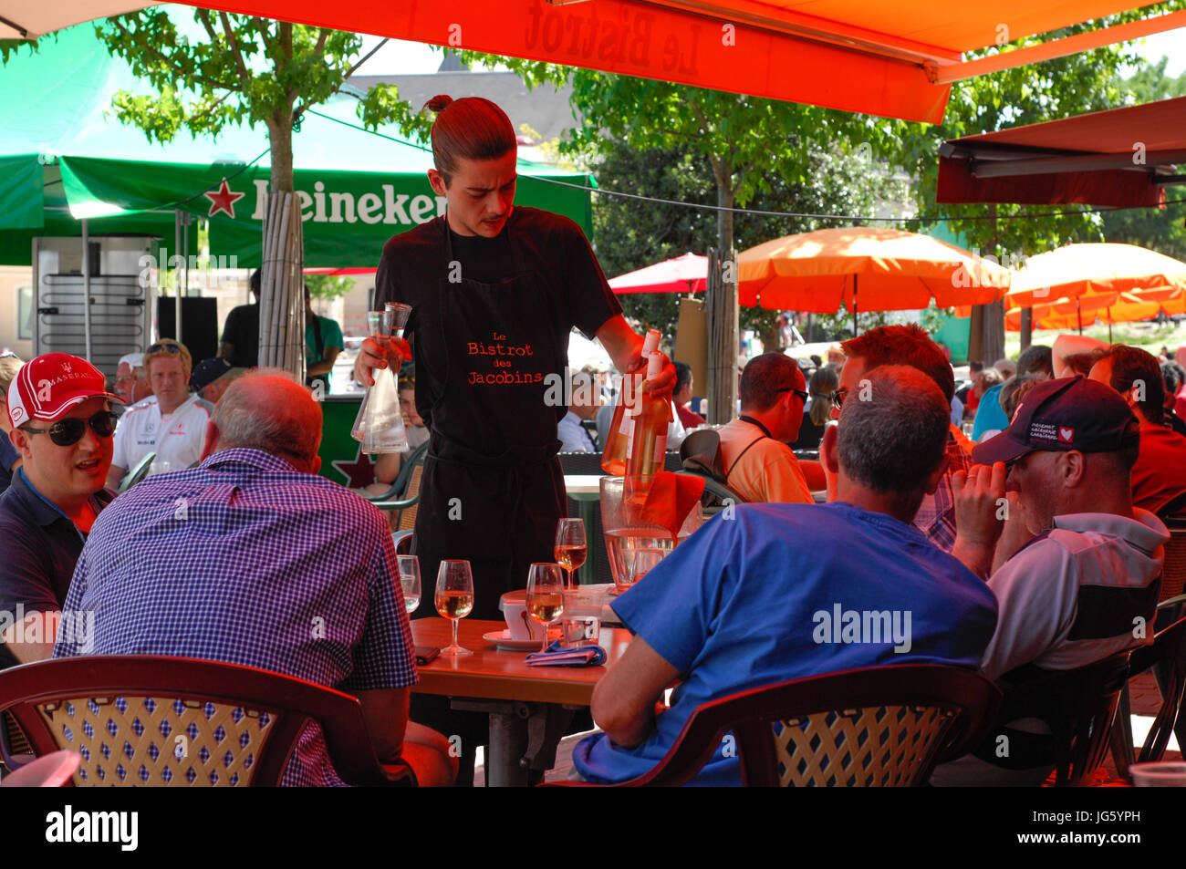 Busy outdoor bar and restaurant in Le Mans France Stock Photo - Alamy