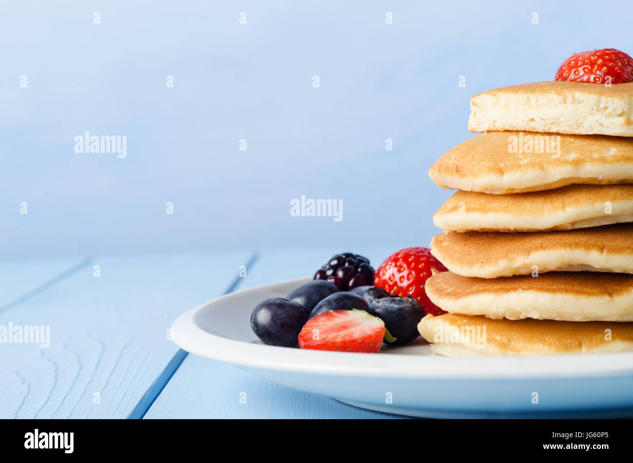 Pale strawberry hi-res stock photography and images - Alamy