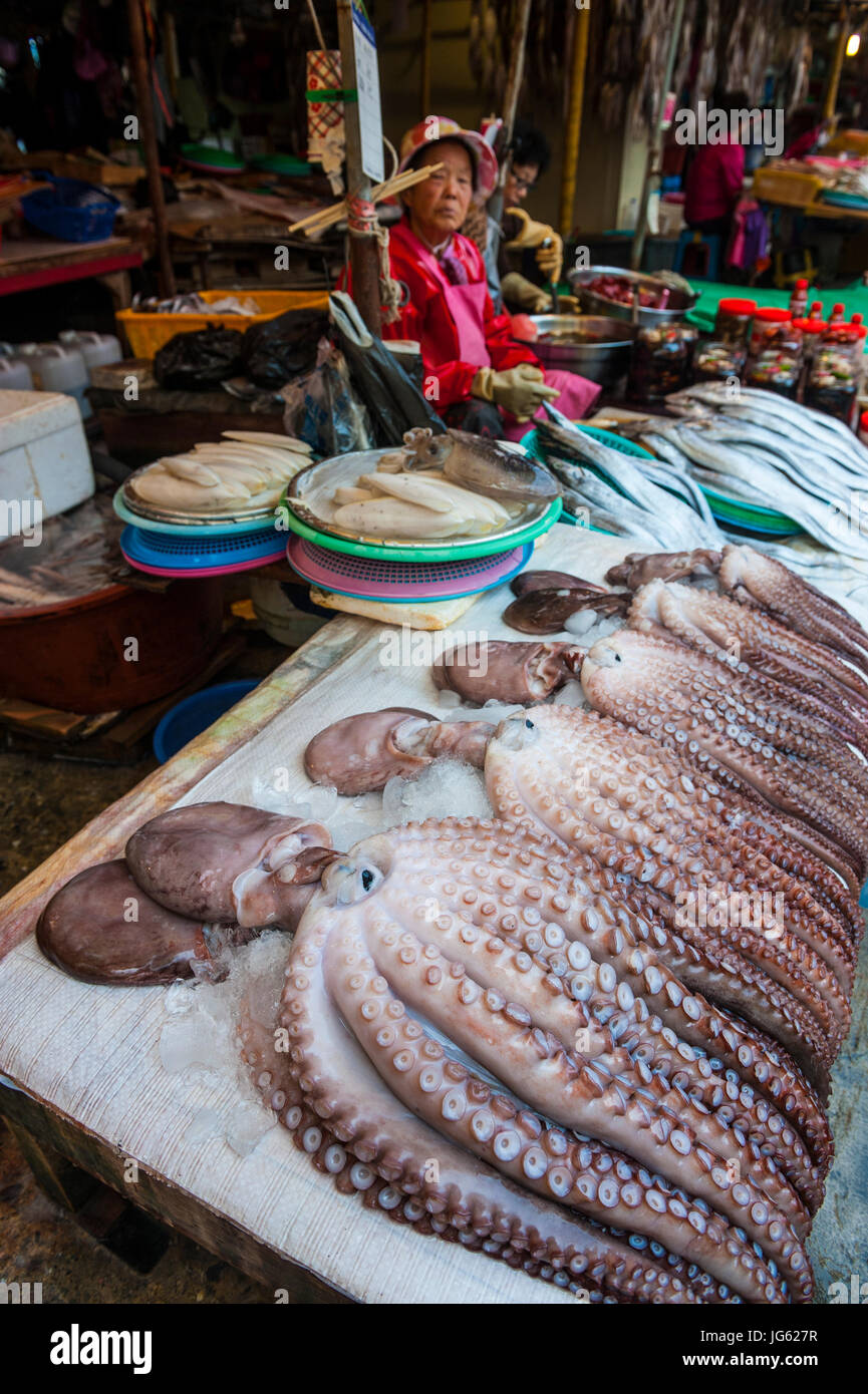 Modern fish market hi-res stock photography and images - Alamy