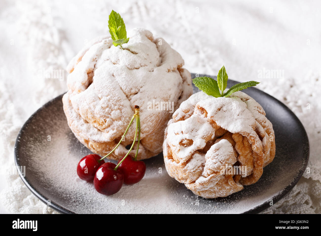 Schneeball pastry hi-res stock photography and images - Alamy