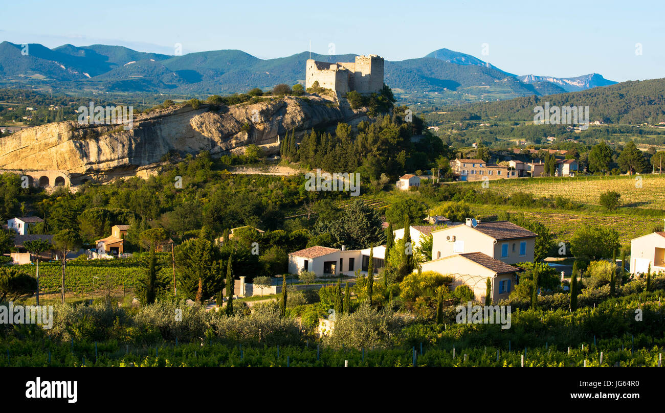 Vaison la romaine village hi-res stock photography and images - Alamy