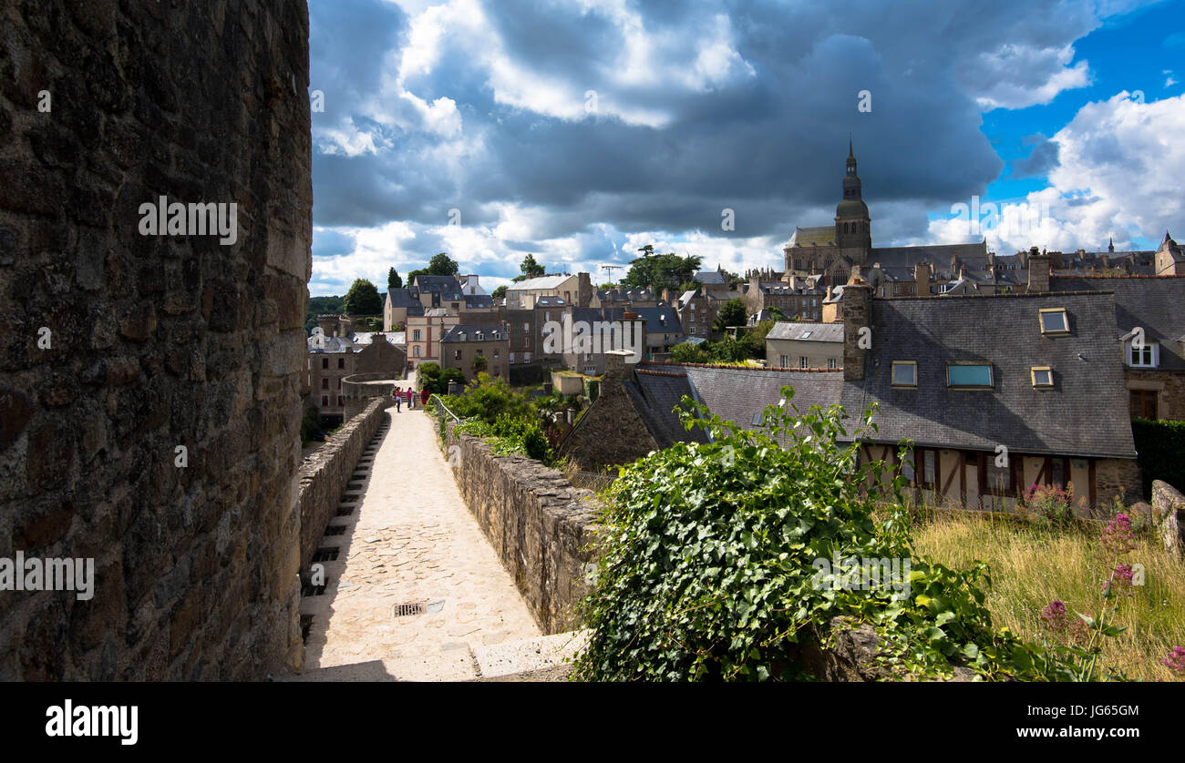 Dinan skyline hi-res stock photography and images - Alamy