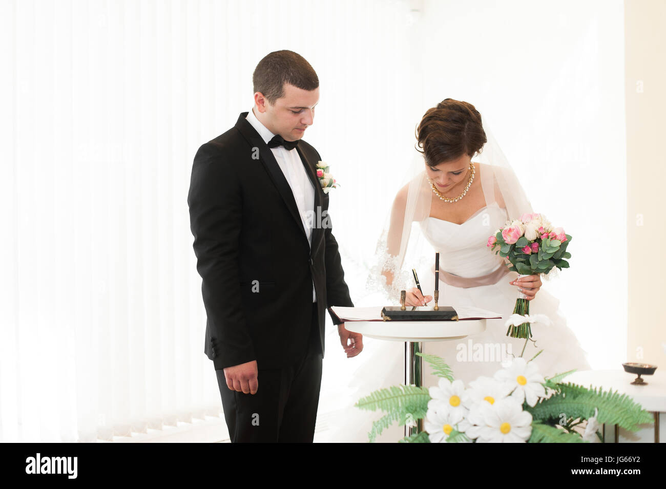 The bridesmaid looks on hi-res stock photography and images - Alamy