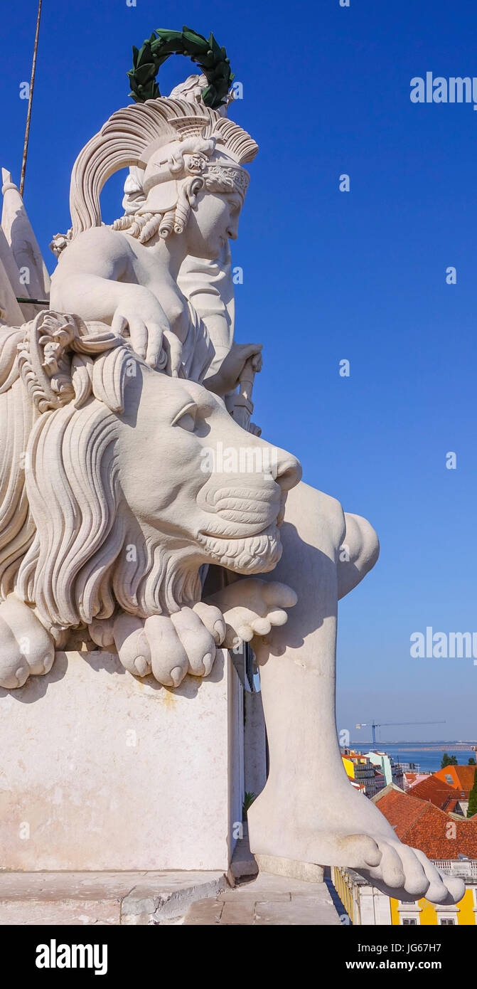 The amazing statues on the top of famous Augusta Street Arch in Lisbon ...