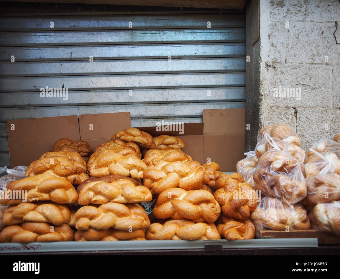 Eat challah israel hi-res stock photography and images - Alamy