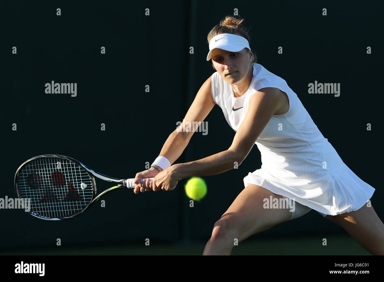 Marketa vondrousova wimbledon hi-res stock photography and images - Alamy