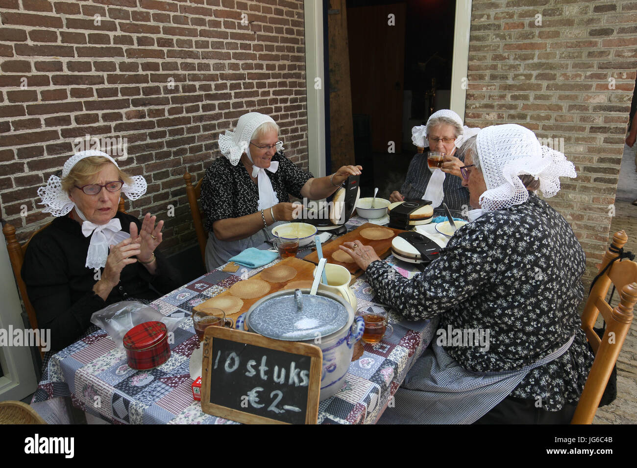 Traditional dutch bonnets hi-res stock photography and images - Alamy