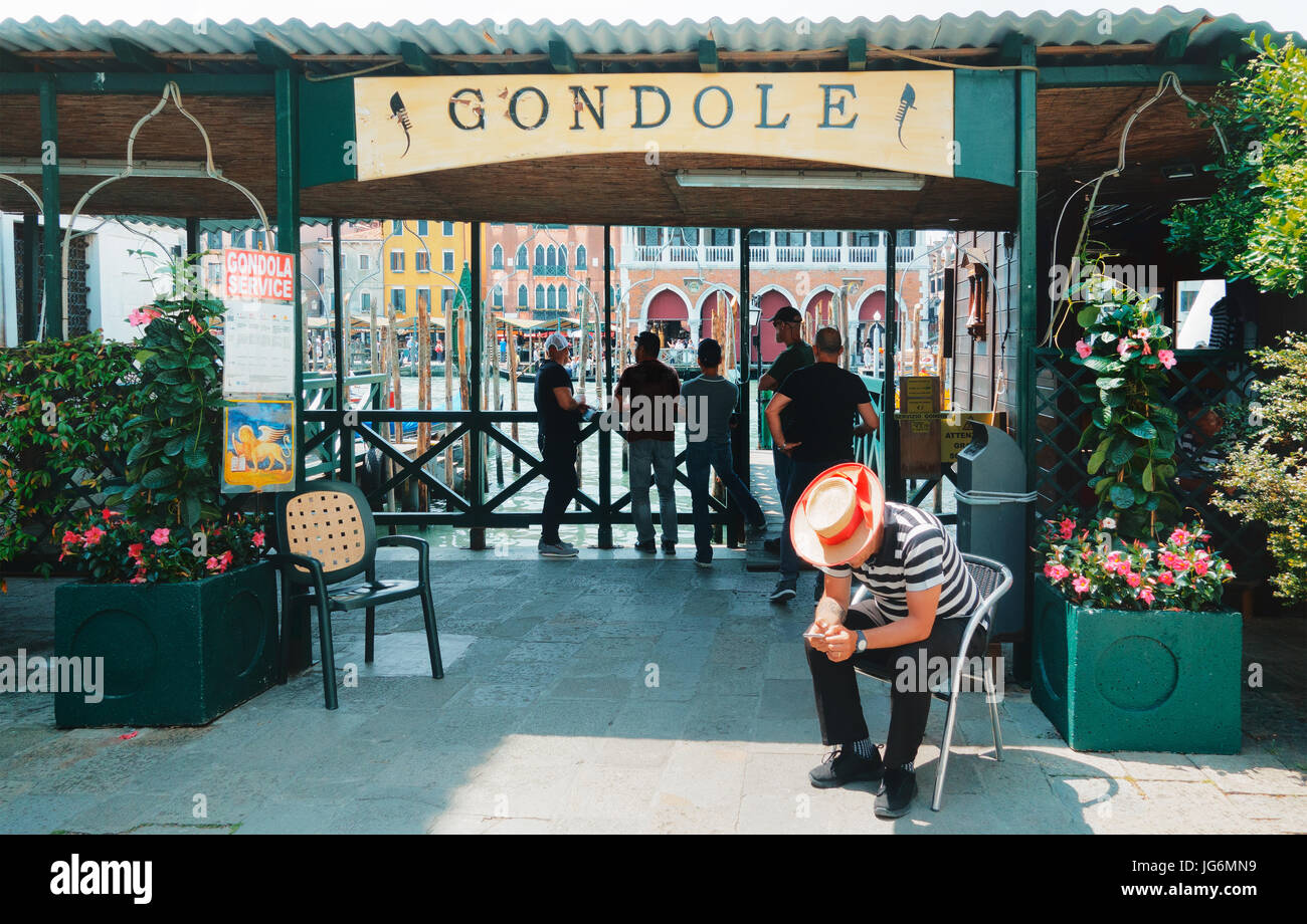 Venice, gondola service, italy Stock Photo - Alamy
