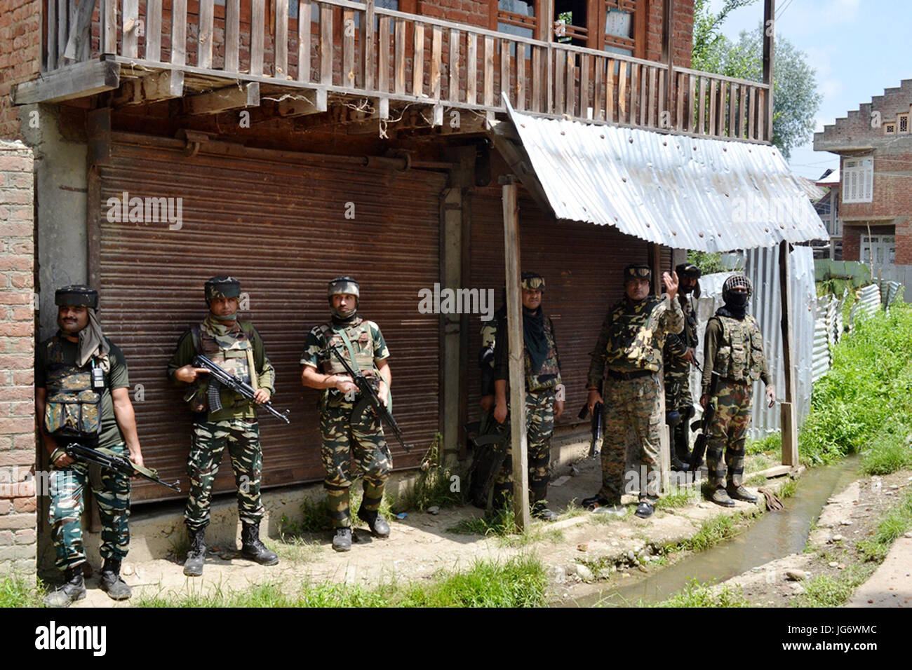 Pulwama, India. 02nd July, 2017. An Indian army soldier stands alert ...