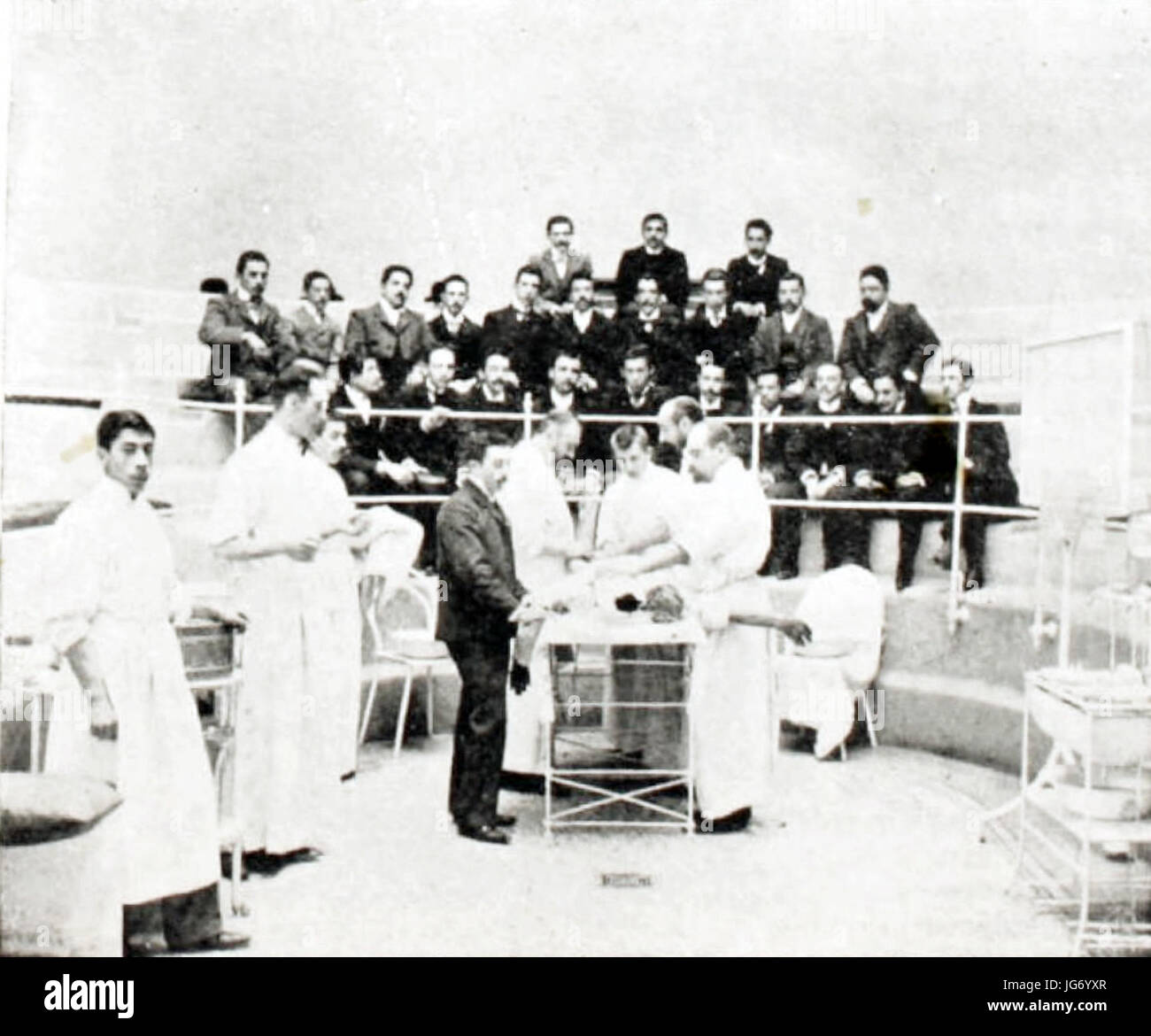 Operando hi-res stock photography and images - Alamy