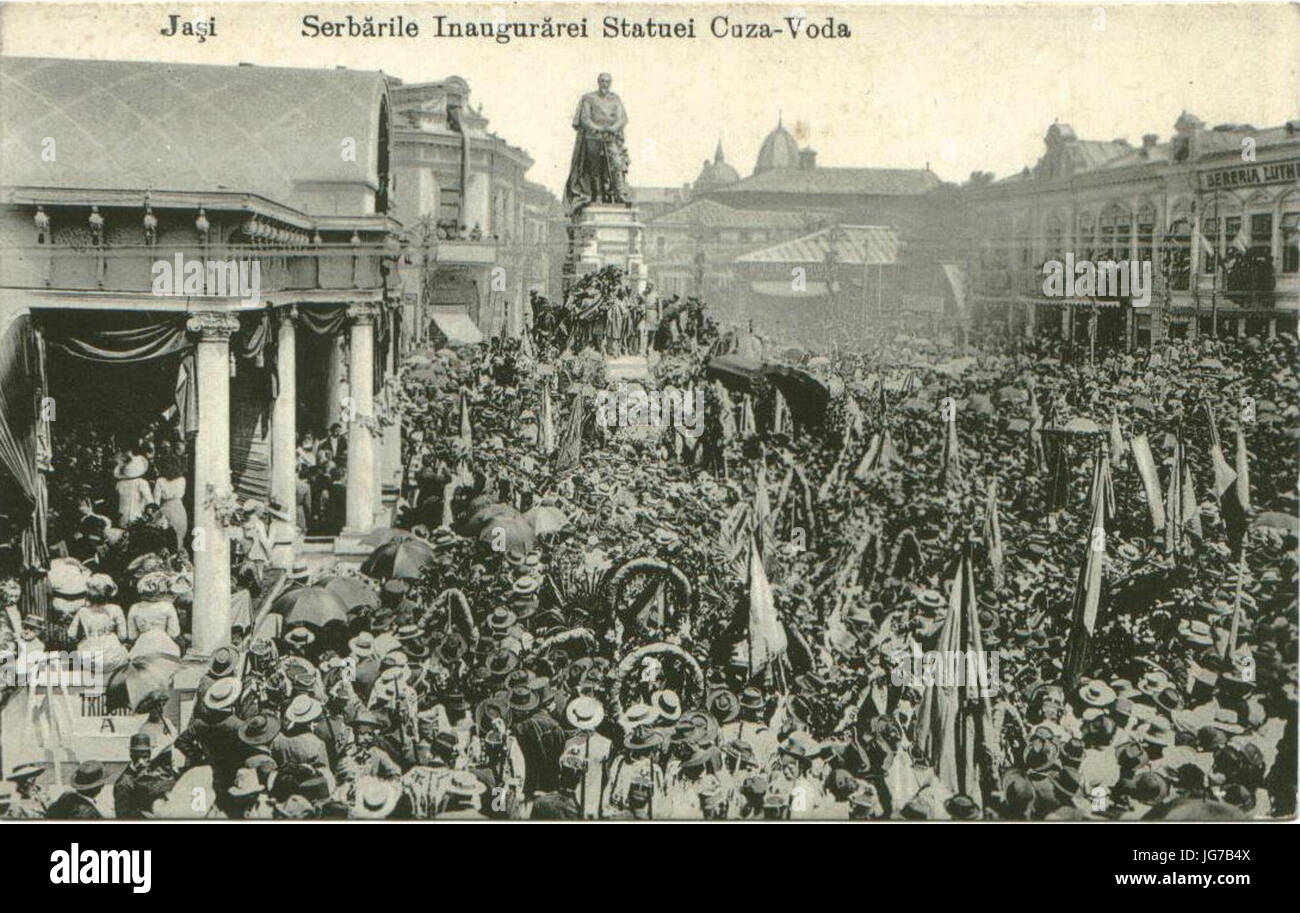 Statuia lui Alexandru Ioan Cuza din Iaşi1 Stock Photo - Alamy