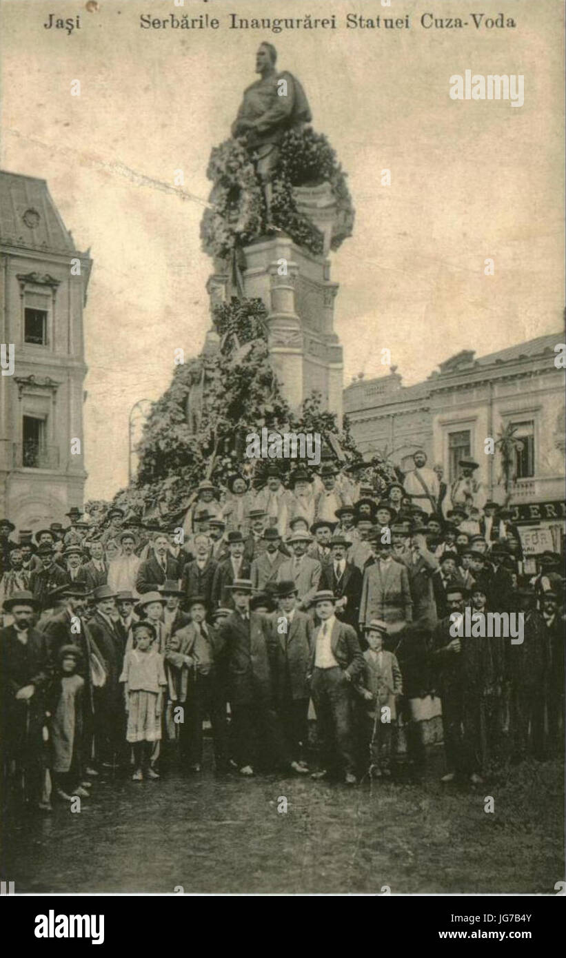 Statuia lui Alexandru Ioan Cuza din Iaşi2 Stock Photo - Alamy