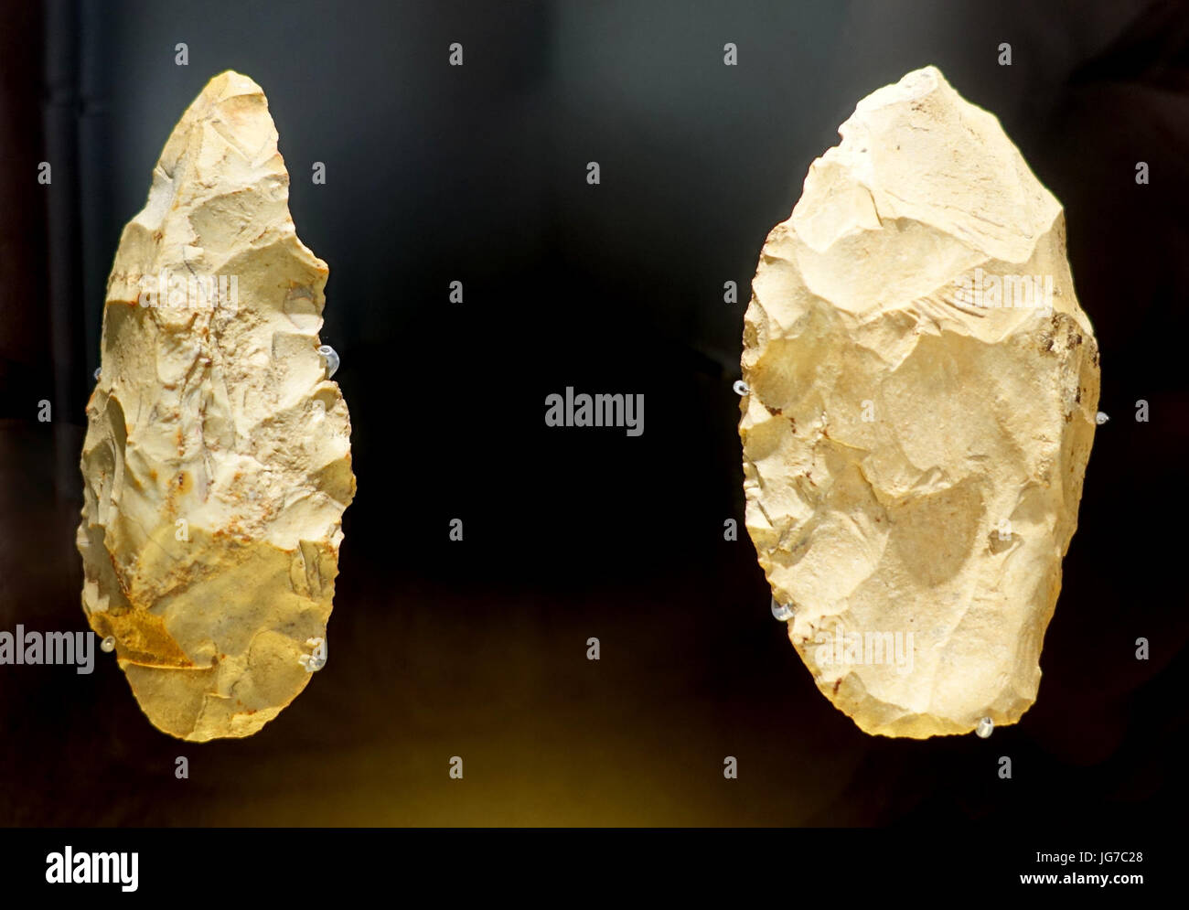 Stone tools, Neanderthal, Bad Urach, Wittlingen, c. 50,000 to 70,000 years old - Landesmuseum ...