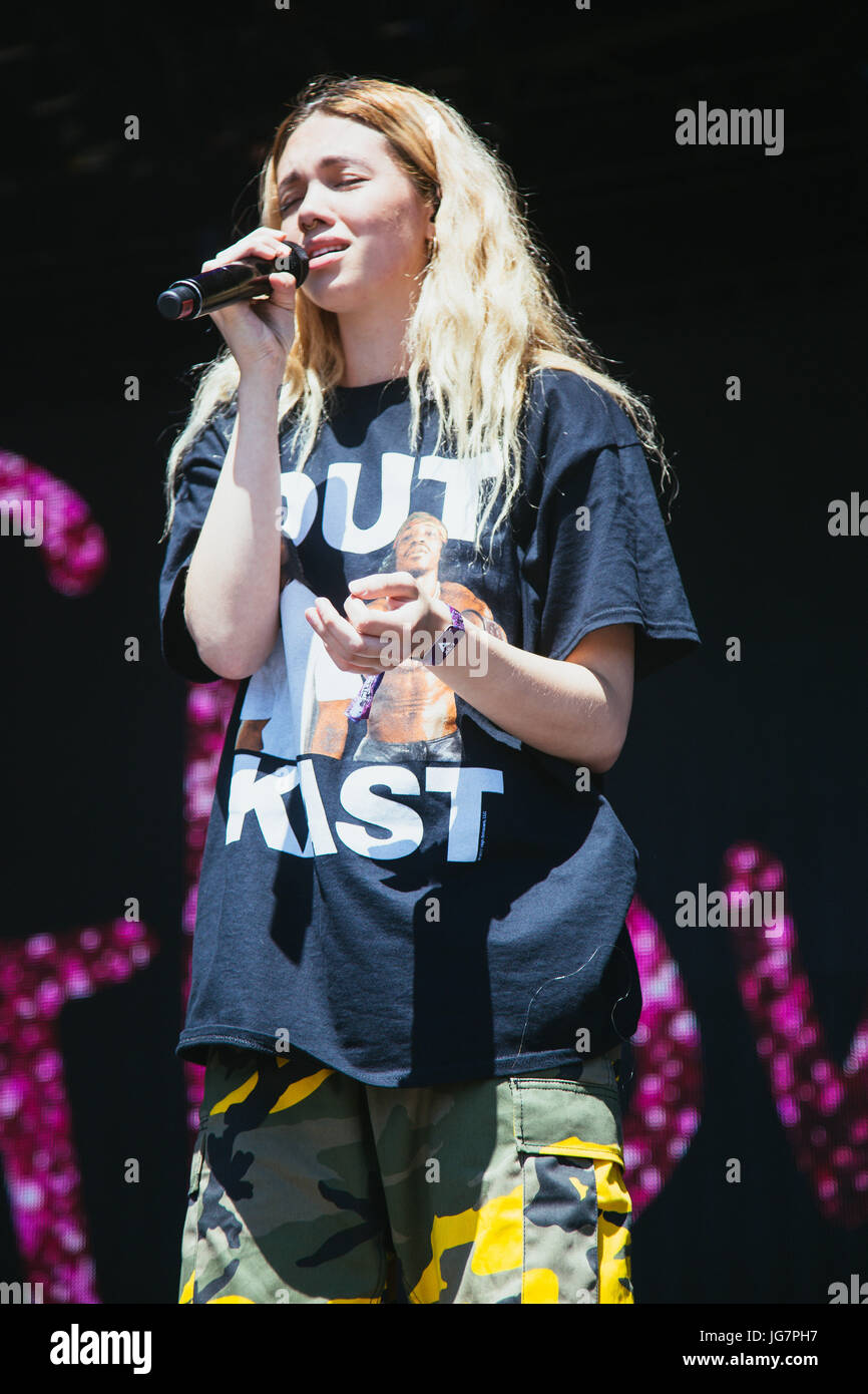 Glowie performing at Barclaycard British Summertime in Hyde Park - 2 ...