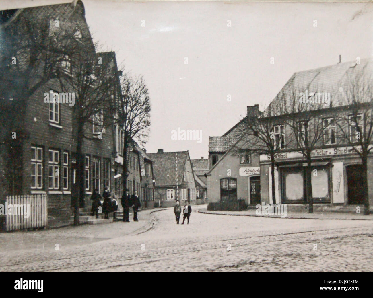 Uetersen Me,torfstraße 1900 is a historical photograph capturing the ...