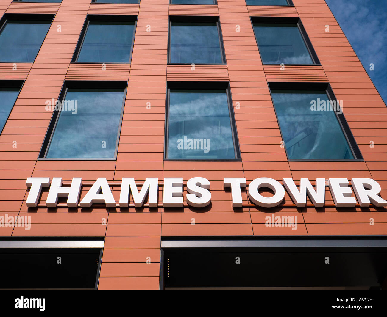 Thames Tower new building central Reading, Berkshire, England Stock ...