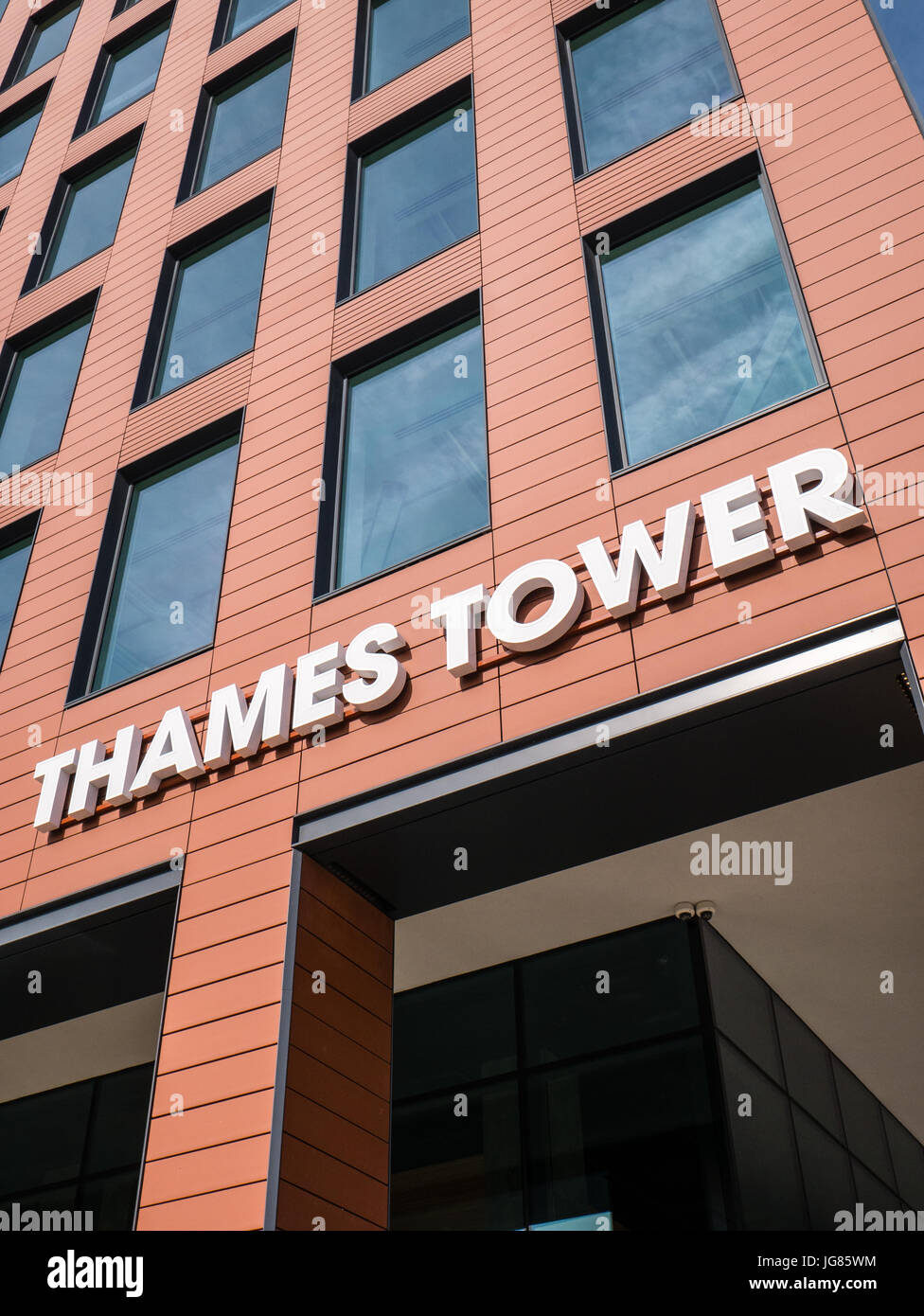 Thames Tower new building central Reading, Berkshire, England Stock ...
