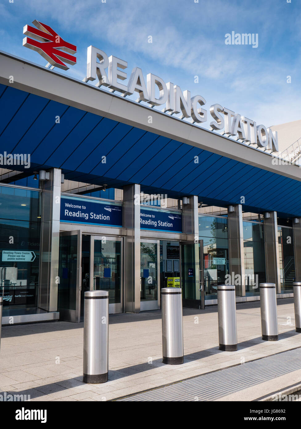 Reading Mainline Railway Station, Reading, Berkshire, England Stock ...