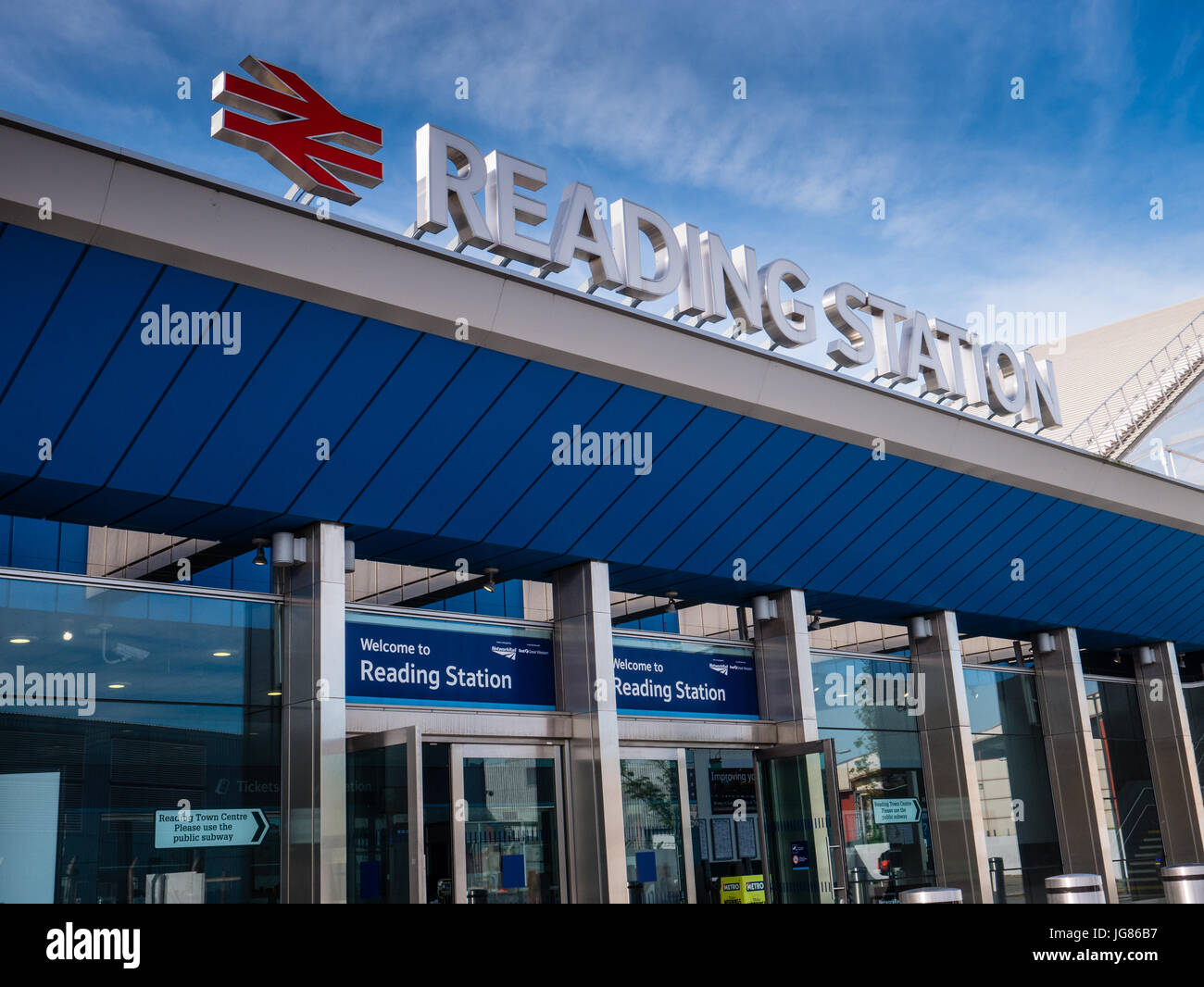 Reading Railway Station, Reading, Berkshire, England Stock Photo - Alamy