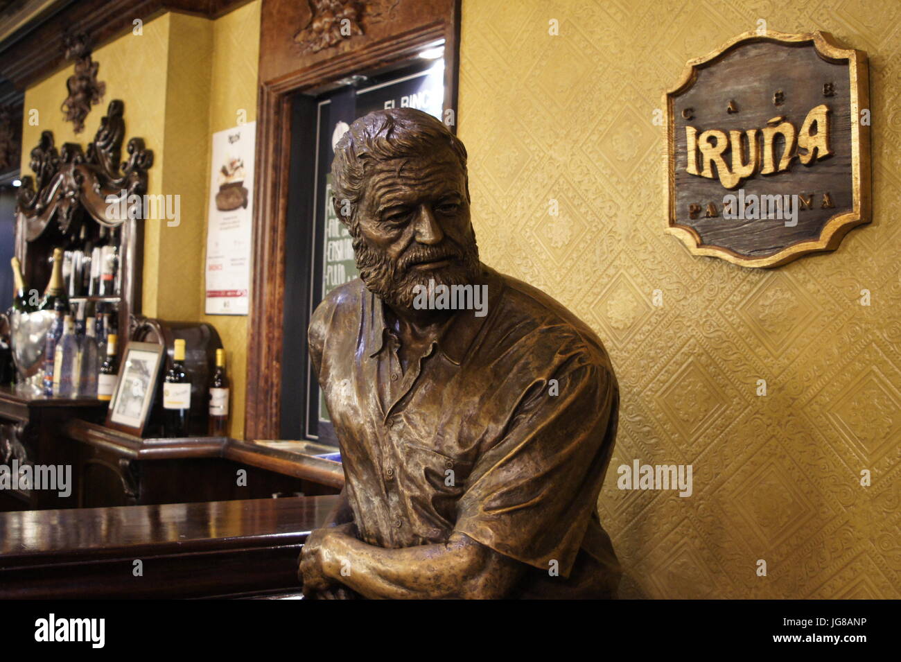Pamplona, Spain. 25th June, 2017. A life-sized statue of Hemingway ...