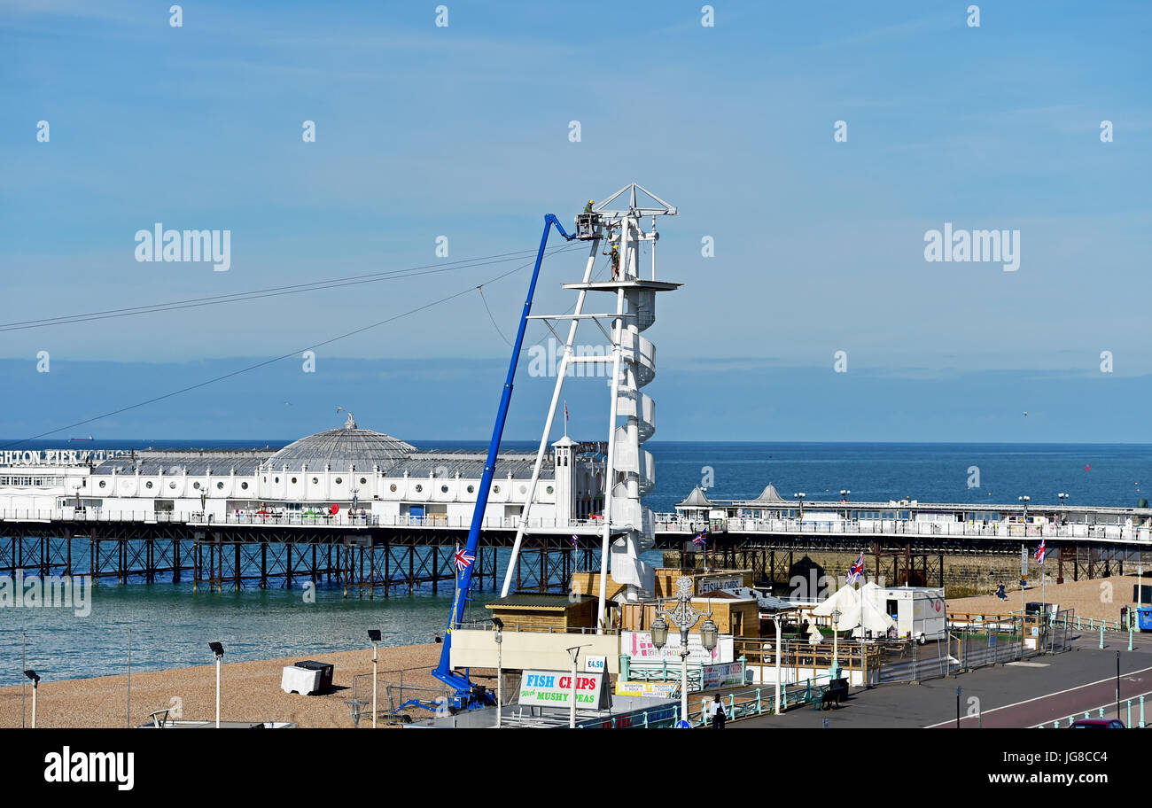 Brighton, UK. 4th July, 2017. Workmen on the new Brighton Zip ride ...