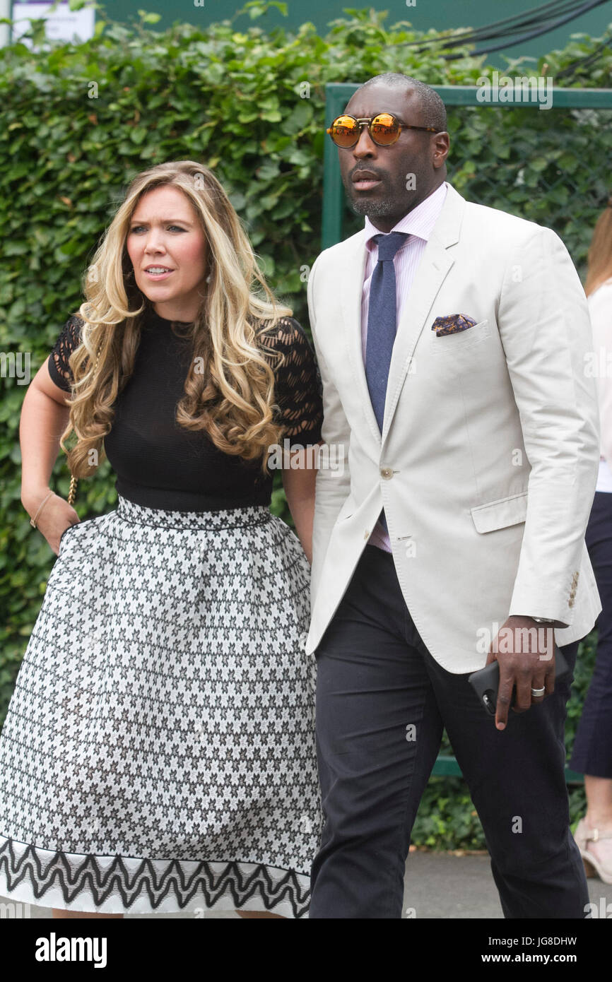 Sol campbell england tottenham hotspur hi-res stock photography and ...