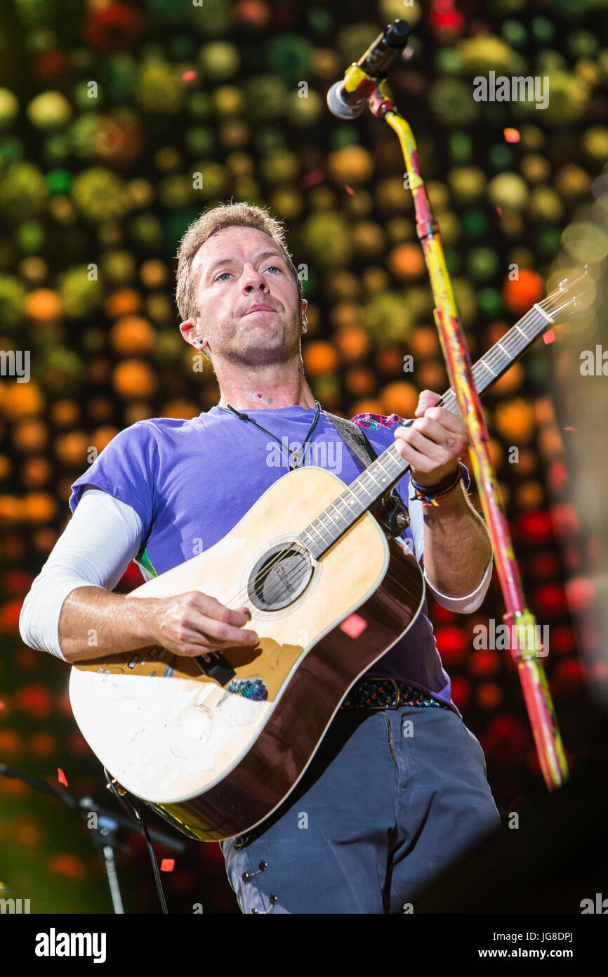 Coldplay head full of dreams hi-res stock photography and images - Alamy