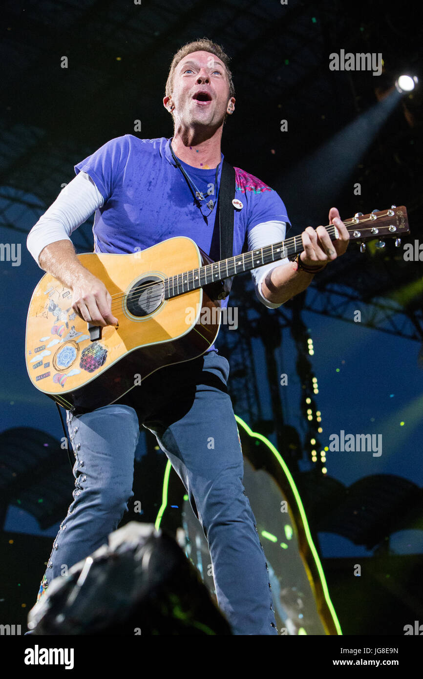 Coldplay head full of dreams hi-res stock photography and images - Alamy