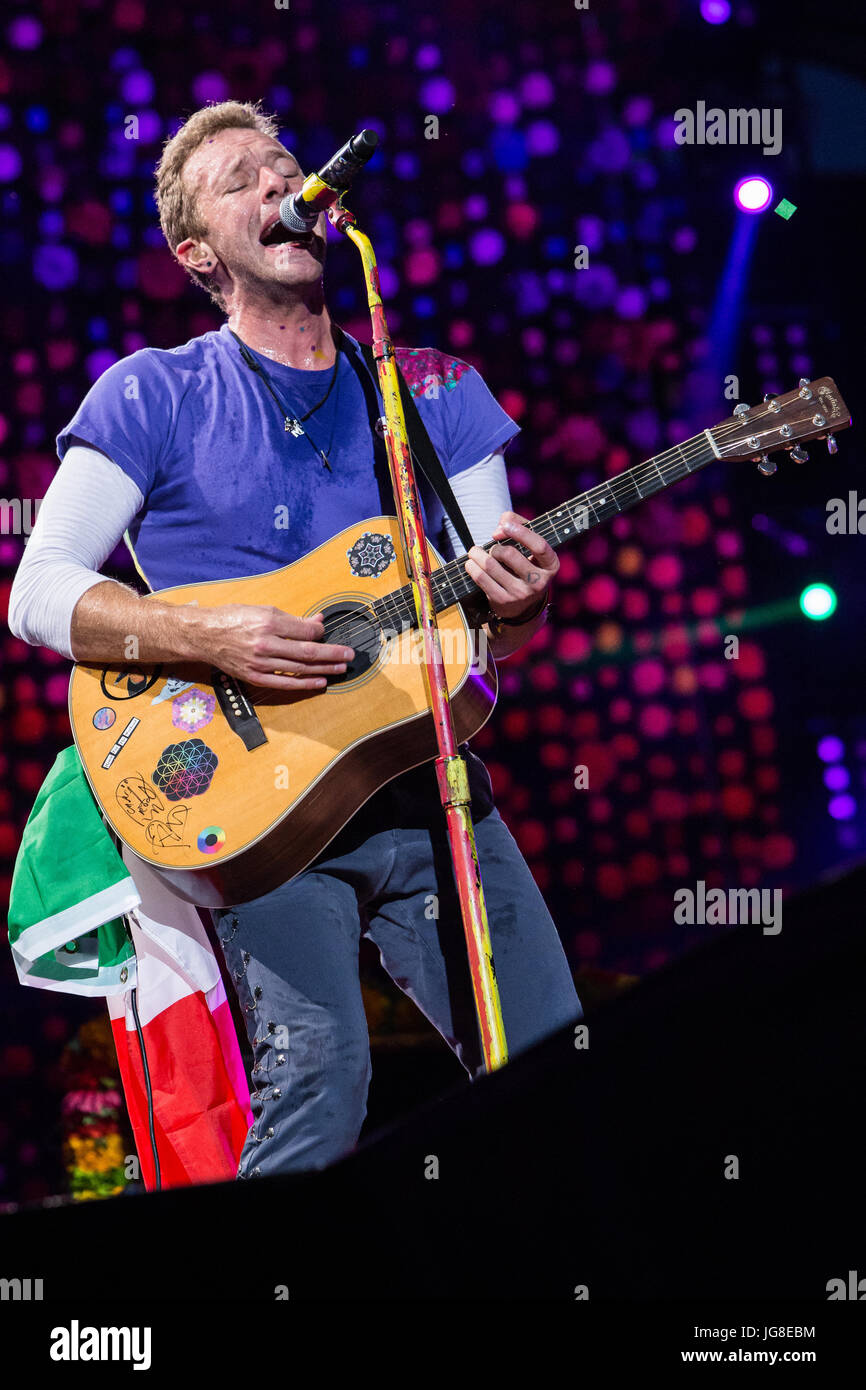 Coldplay head full of dreams hi-res stock photography and images - Alamy