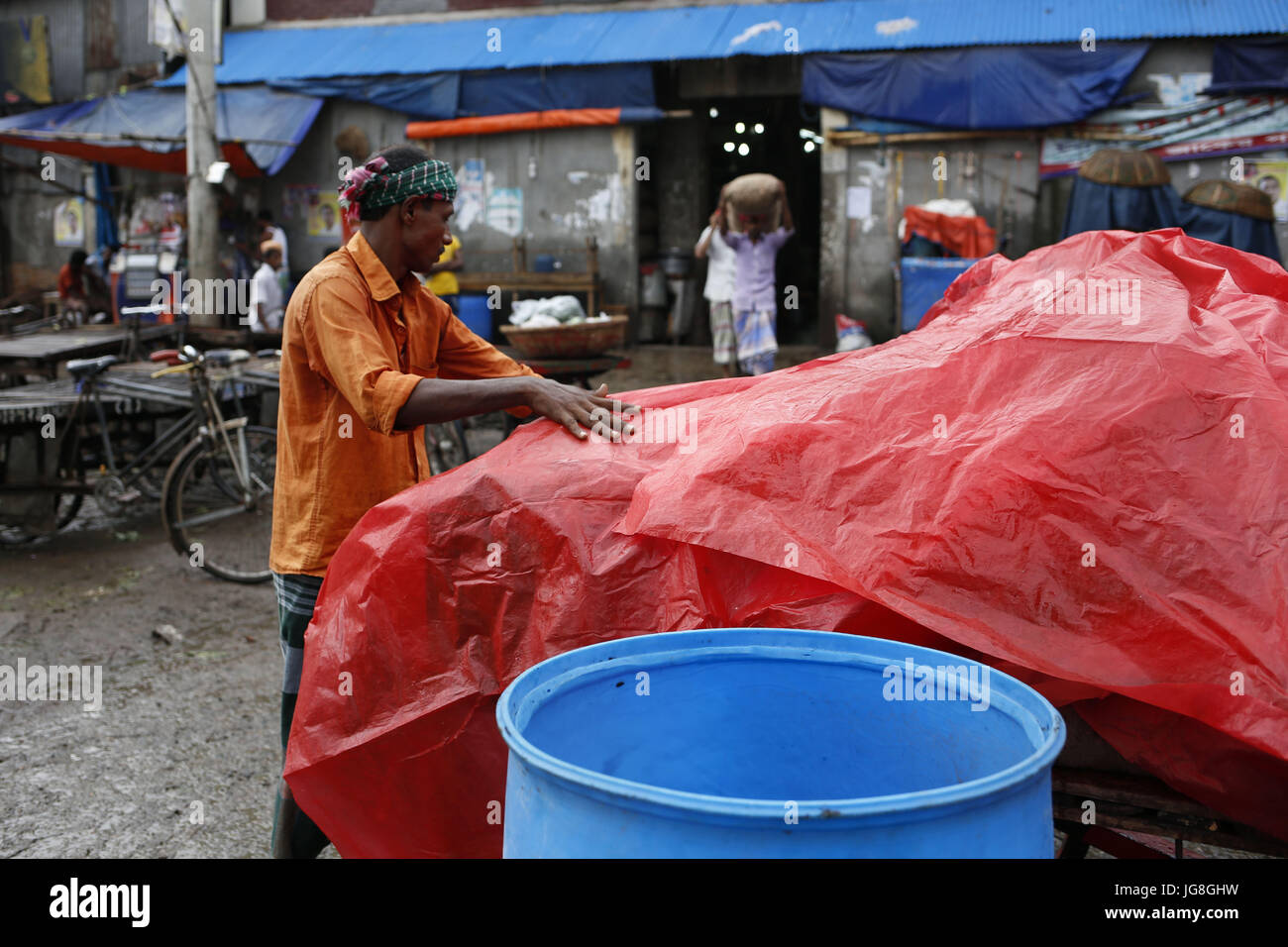 Dhaka, Bangladesh. 4th July, 2017. A rickshaw ""“van puller cover goods ...