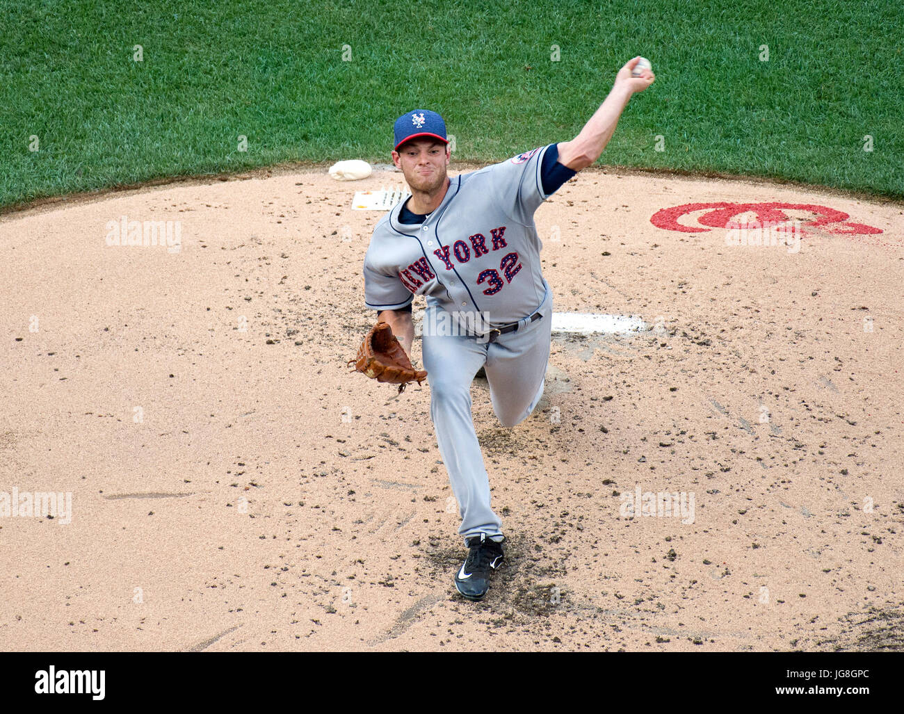 New York Mets starting pitcher Steven Matz (32) works in the second ...