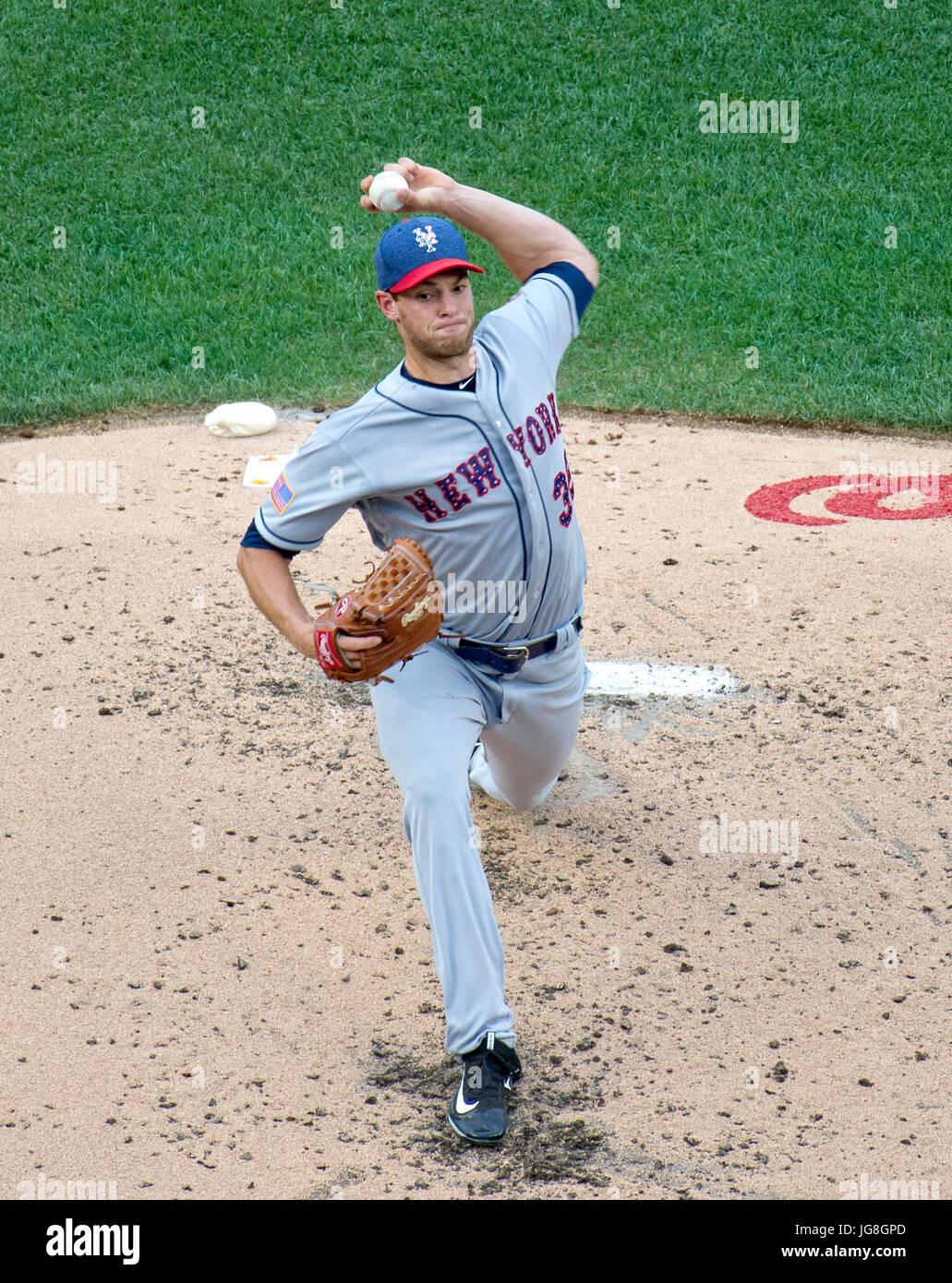 New York Mets starting pitcher Steven Matz (32) works in the second ...