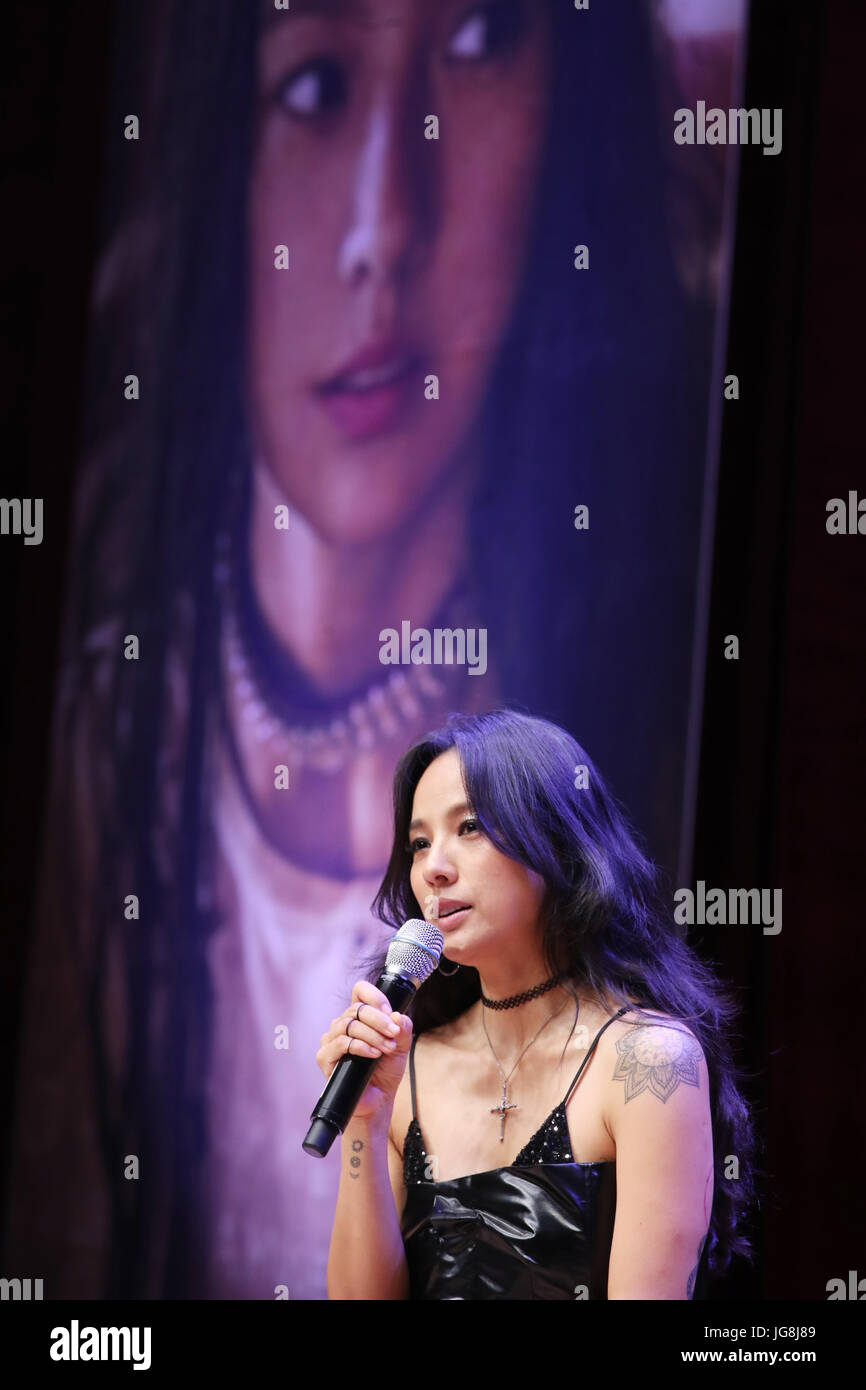 S. Korean singer Lee Hyo-ri South Korean singer Lee Hyo-ri responds to ...