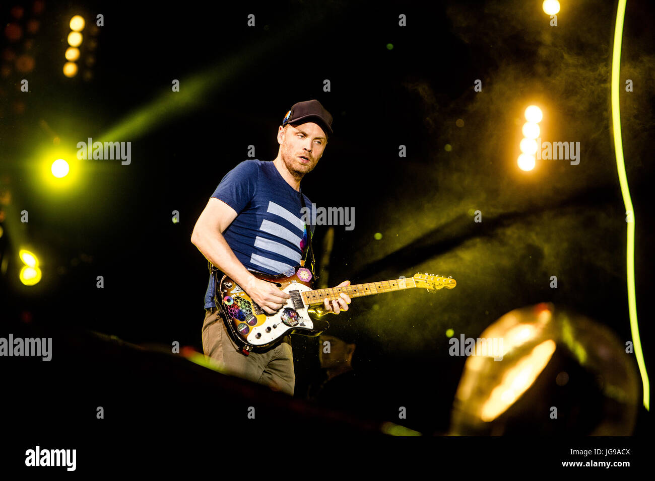 Coldplay stadium show hi-res stock photography and images - Alamy