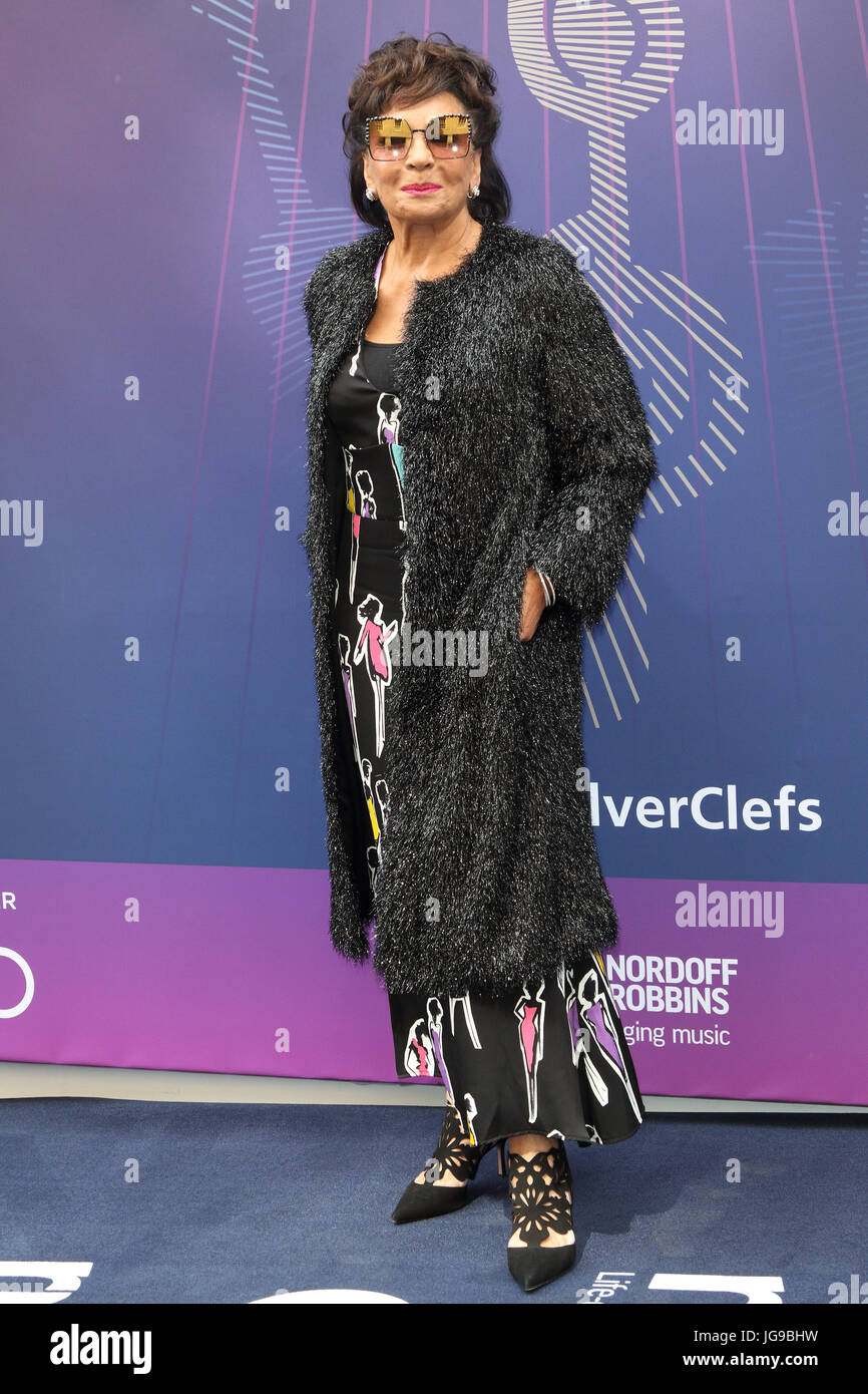 London, UK. Dame Shirley Bassey at the Nordoff Robbins O2 Silver Clef Awards at Grosvenor House ...