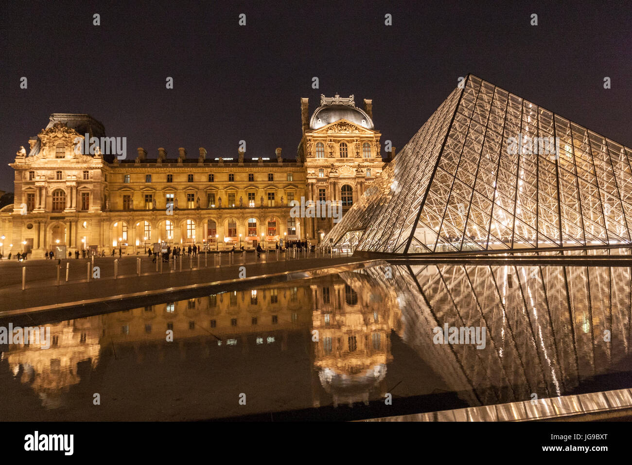 Louvre museum and Louvre Pyramid, architect I.M. Pei, at night, Paris ...