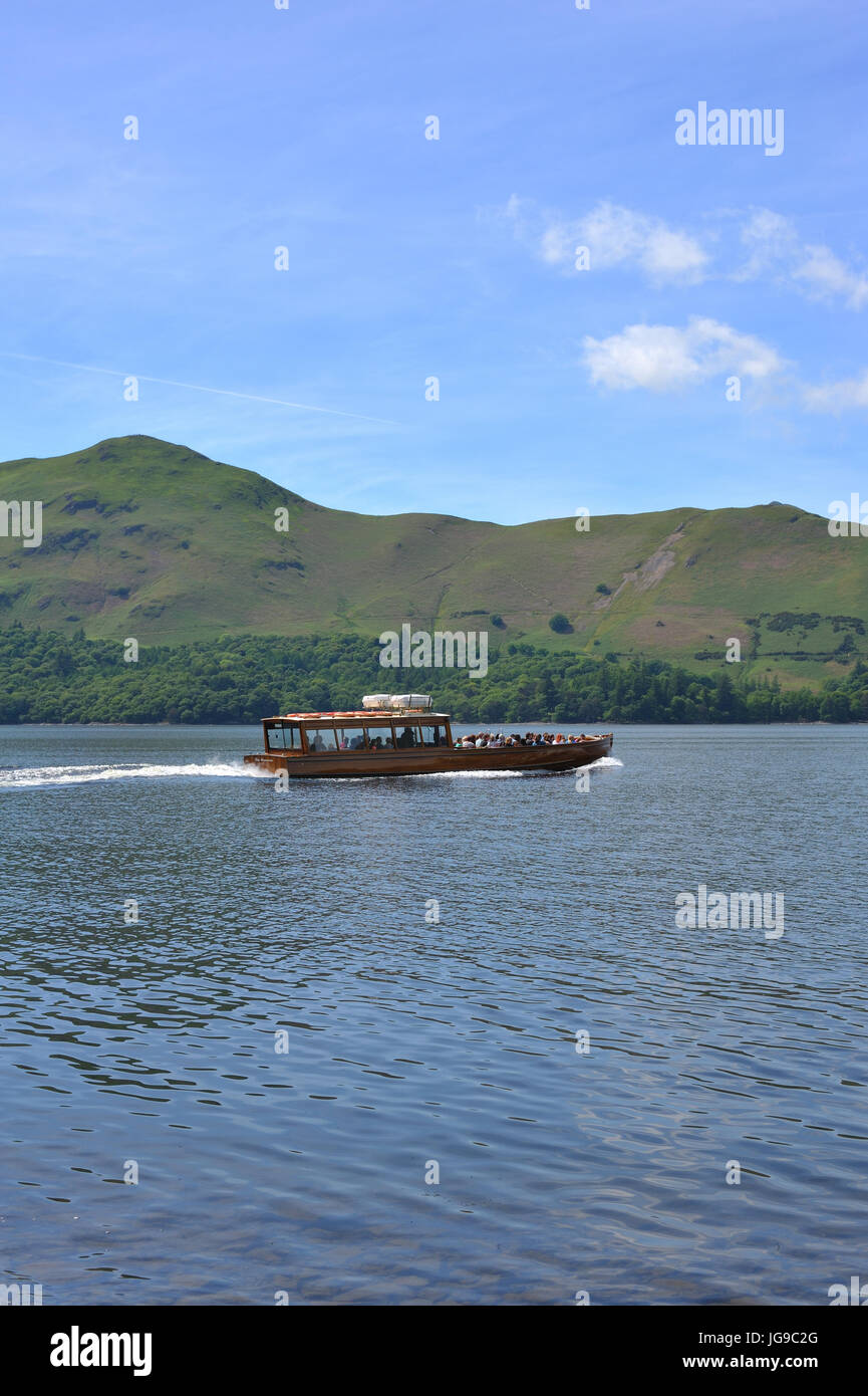 Lake cruiser on Derwentwater in the Lake District Stock Photo - Alamy