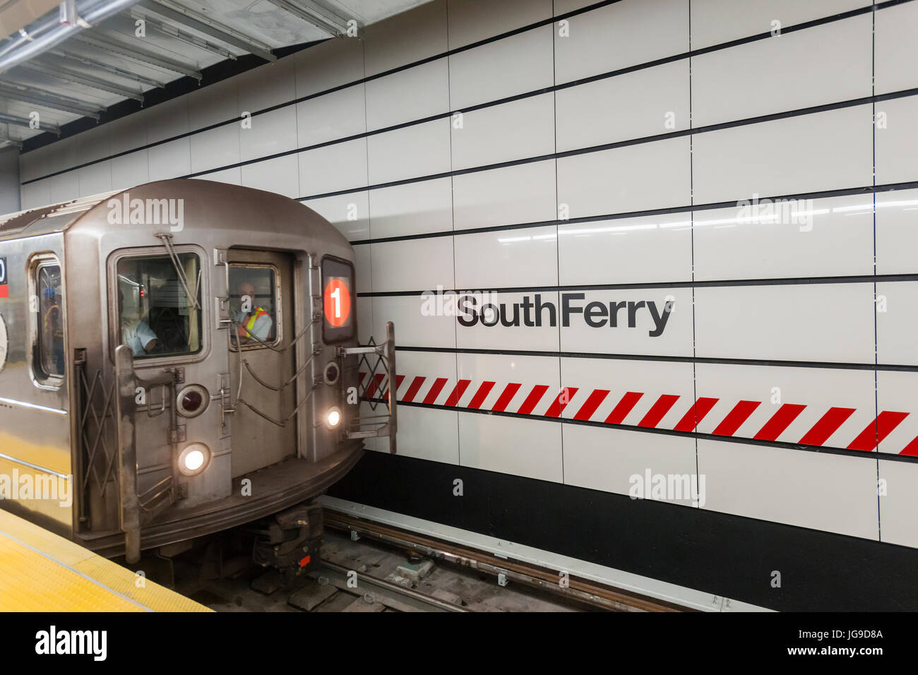 A Number 1 train arrives at the newly restored South Ferry subway ...