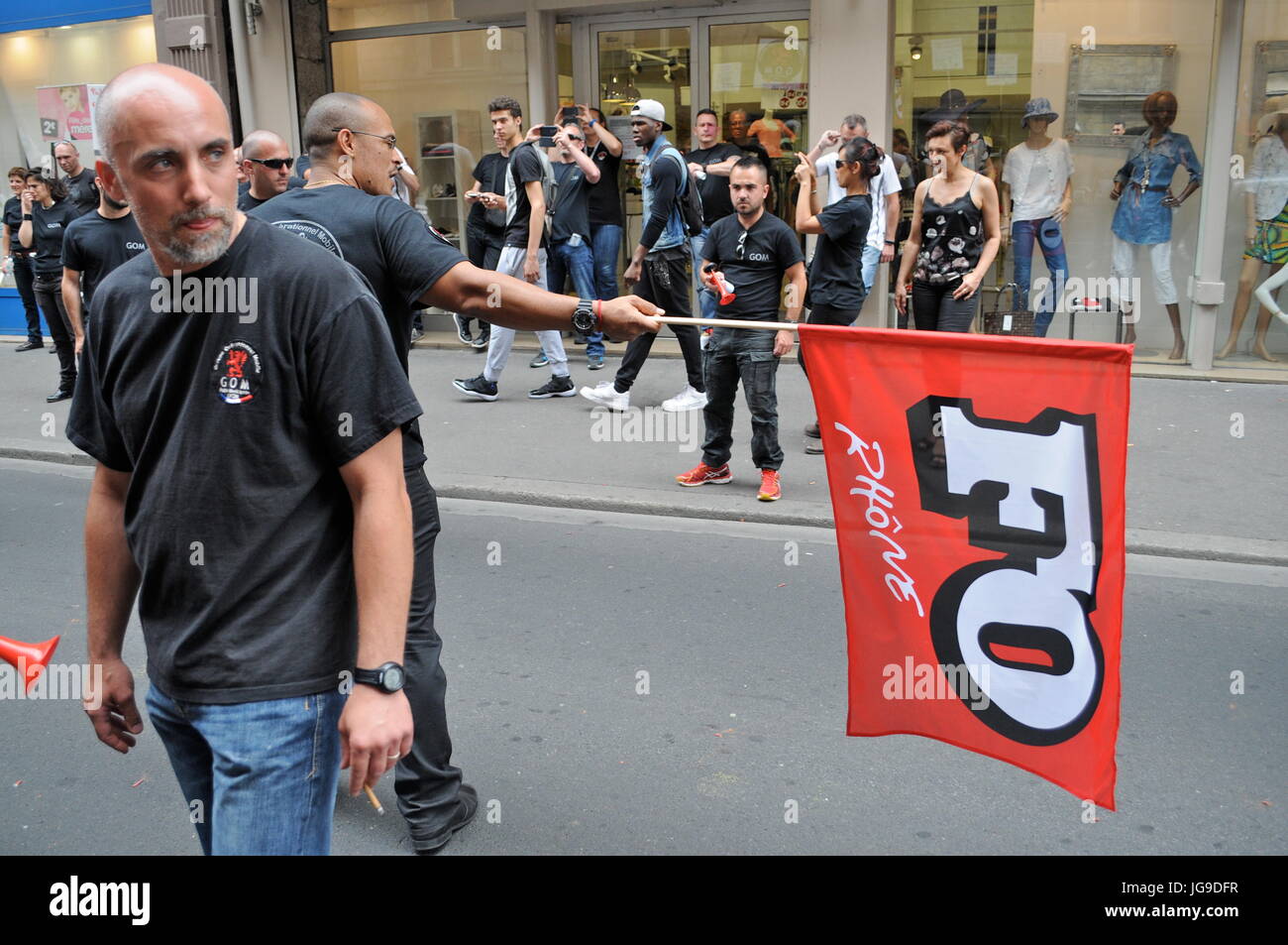 GOM policemen ask for lethal weapons in order to guaranty their ...