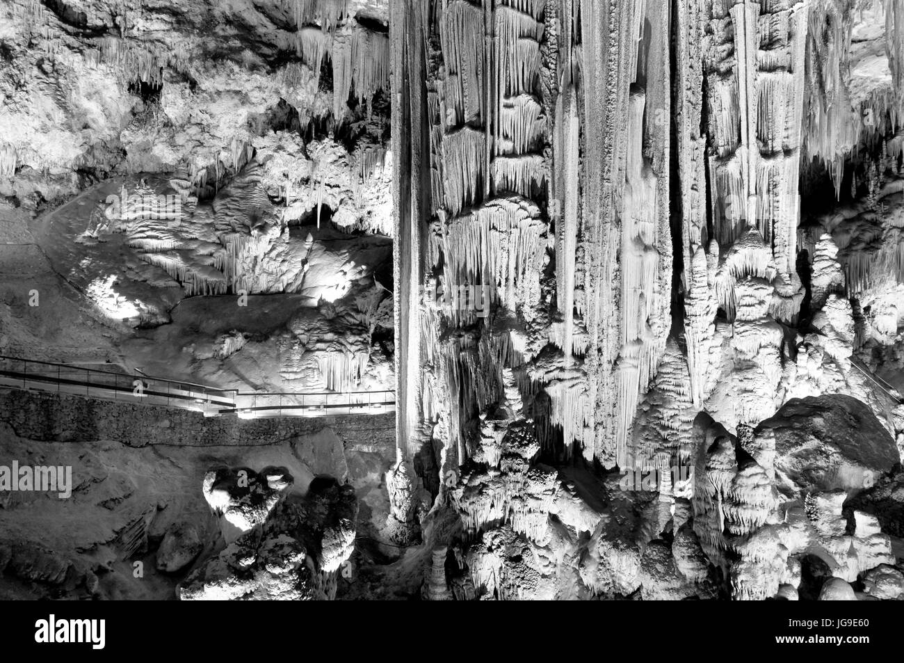 Cave stalactites stalagmites big Black and White Stock Photos & Images ...
