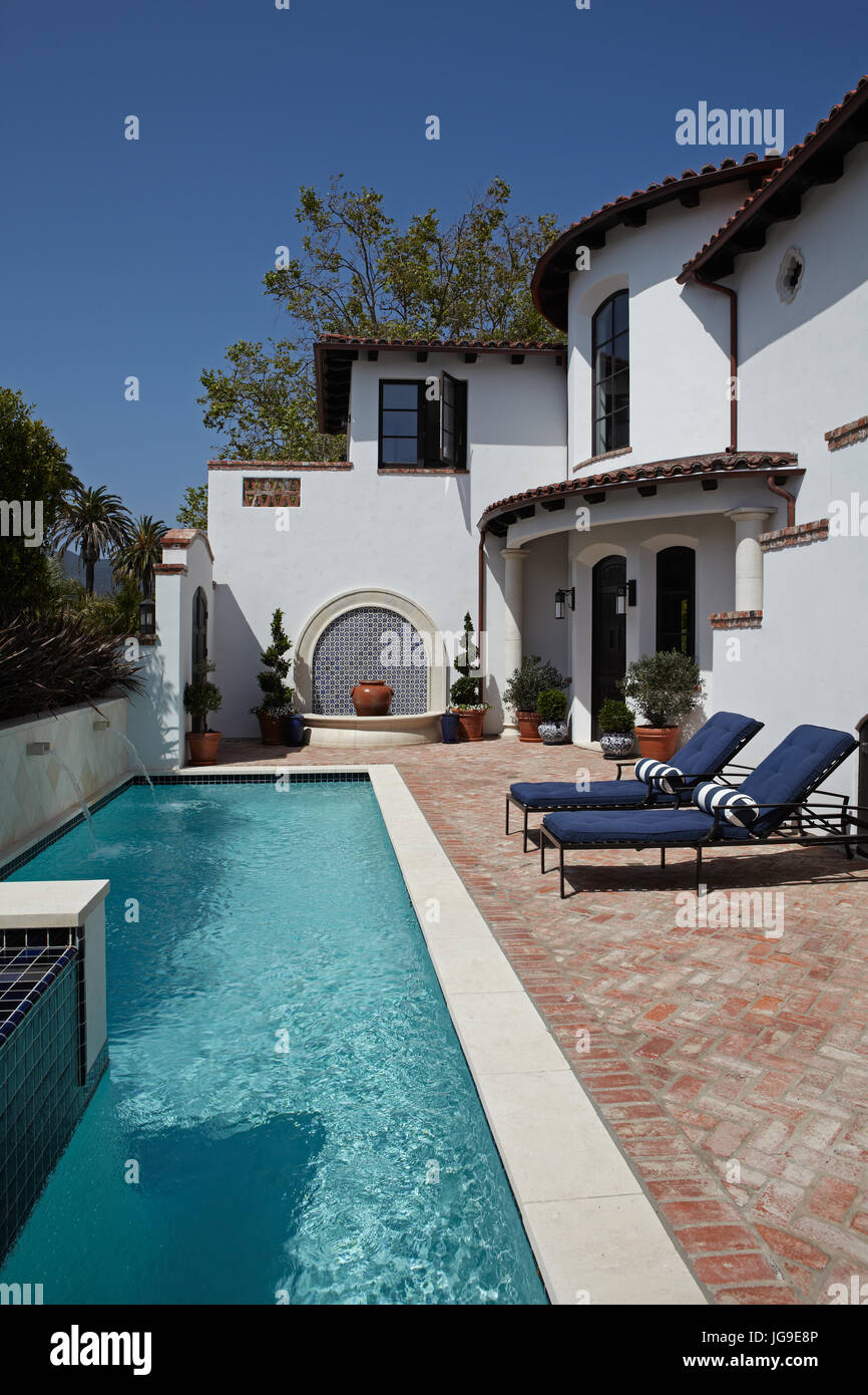 Courtyard traditional spanish colonial house hi-res stock photography ...