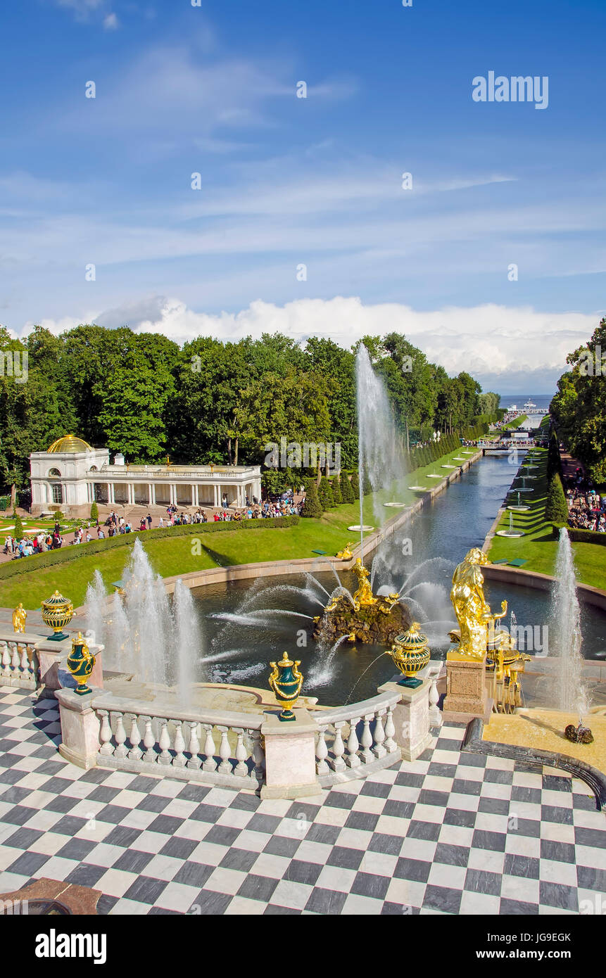 Peterhof Palace Grand Cascade with fountains and gardens in summer ...