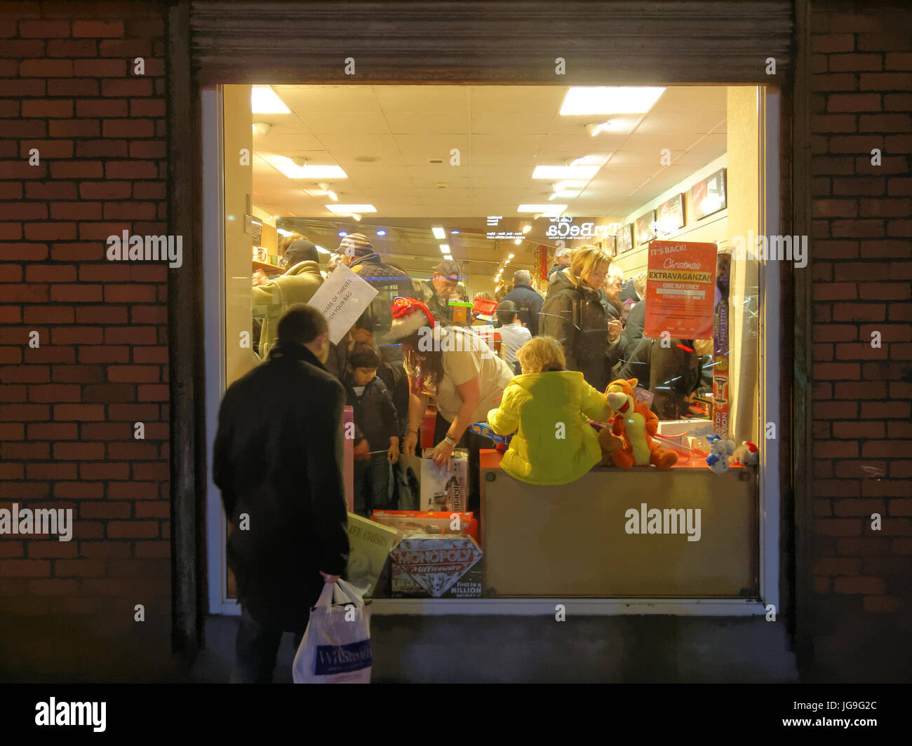 Christmas toy shop window hi-res stock photography and images - Alamy
